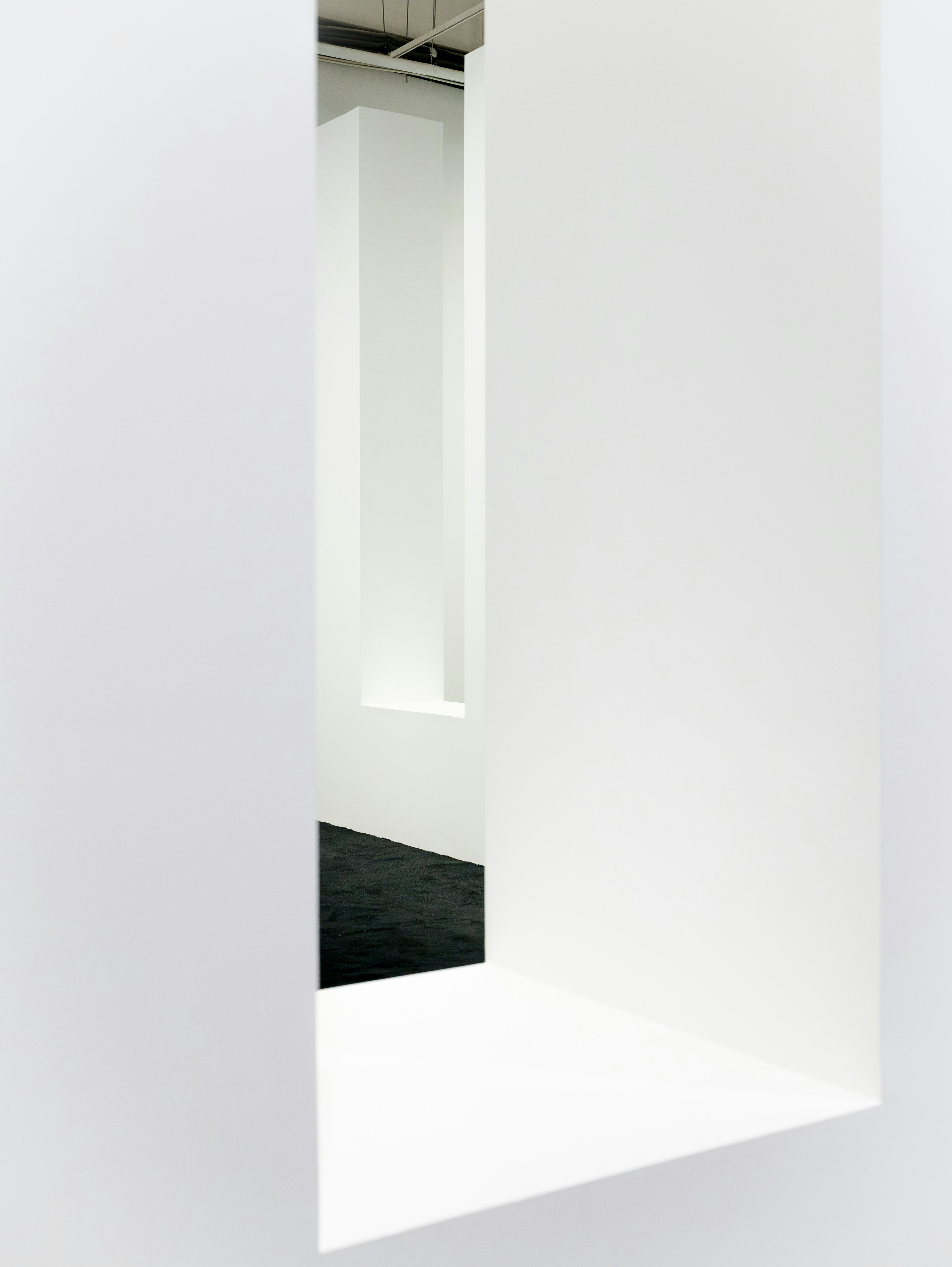 White abstract art gallery with rectangular shapes. photo – Free Space ...