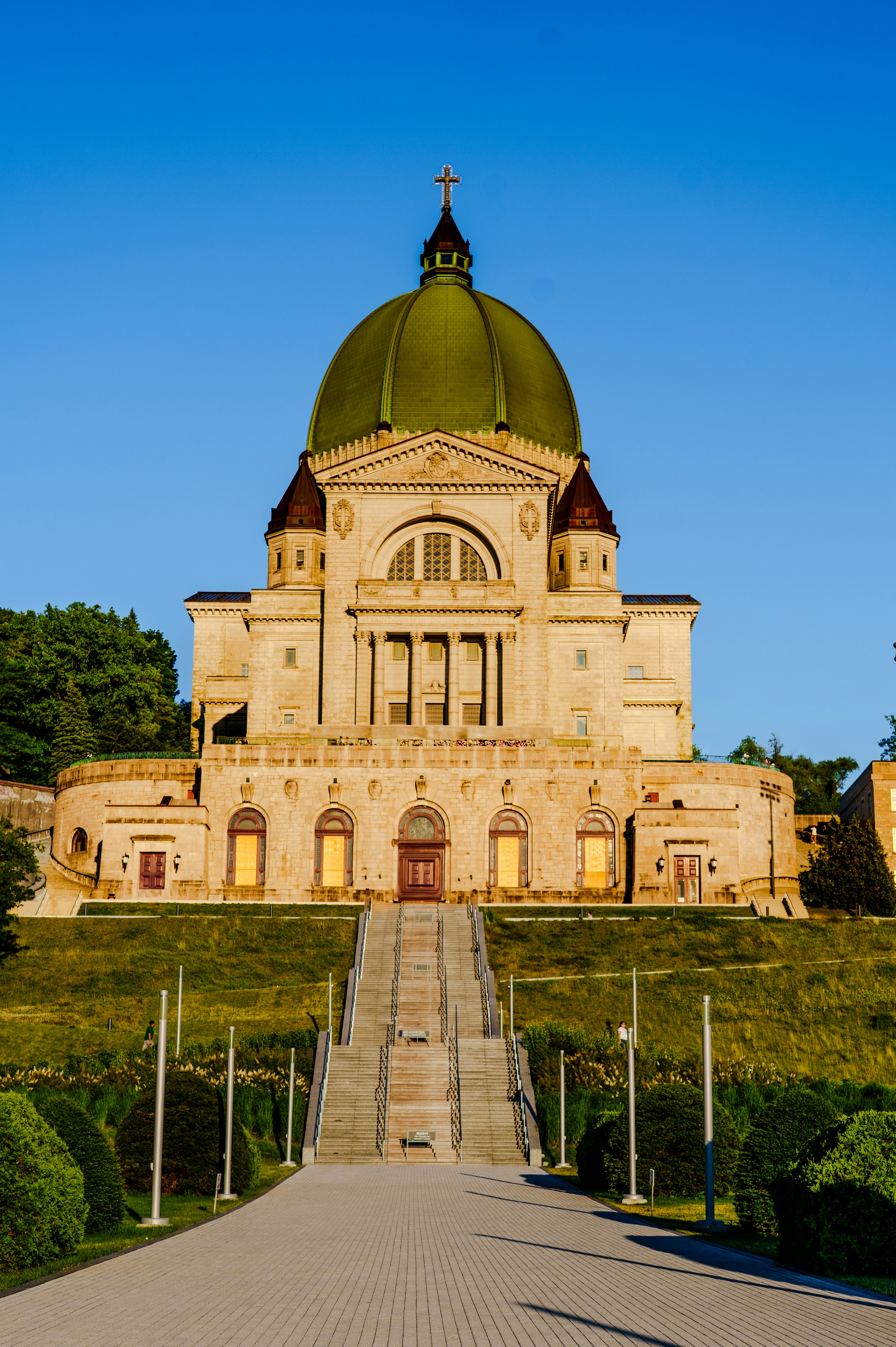 Saint Joseph's Oratory of Mount Royal, Montreal | A large basilica with a green dome.