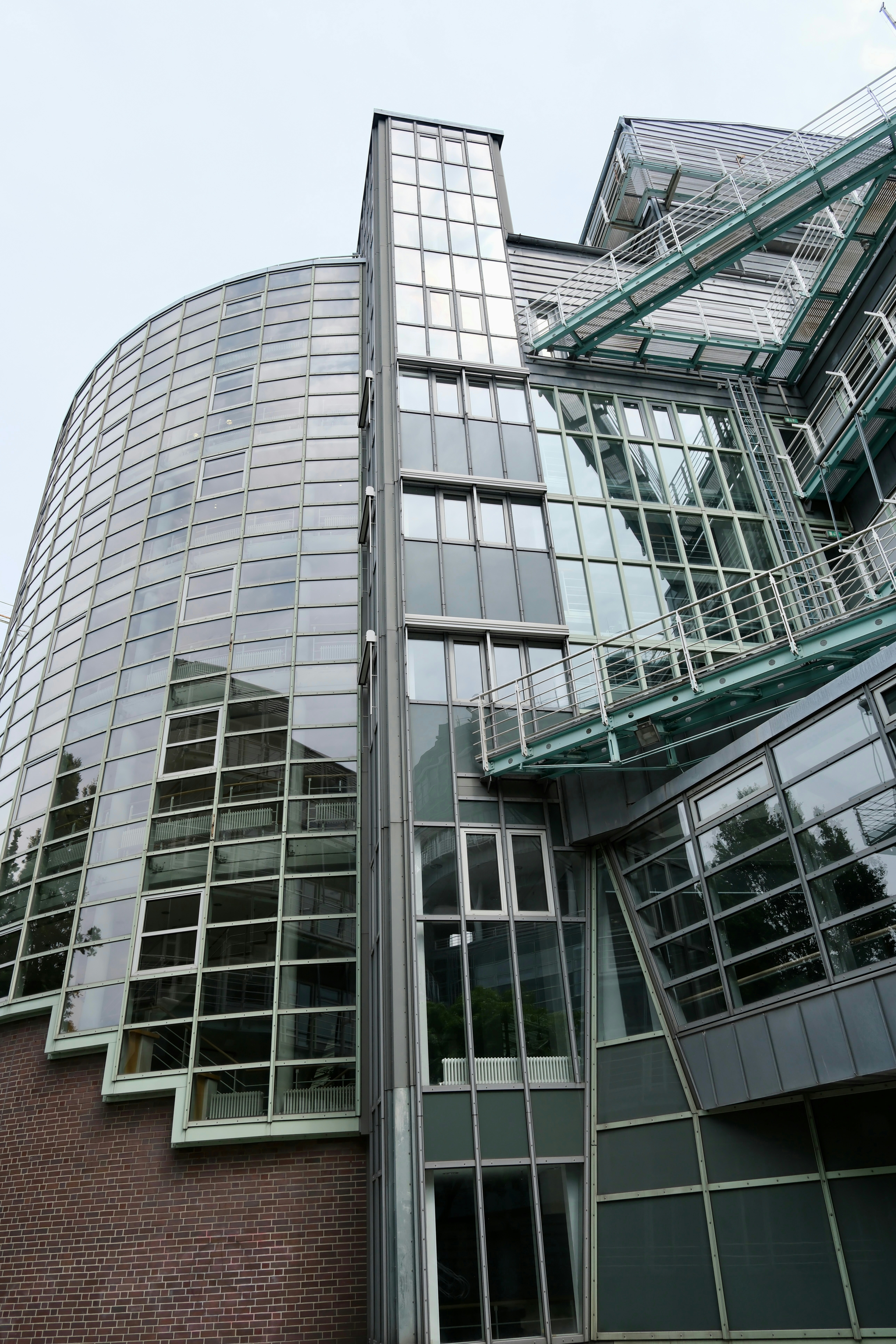 Architectural Harmony: A Glass and Steel Symphony