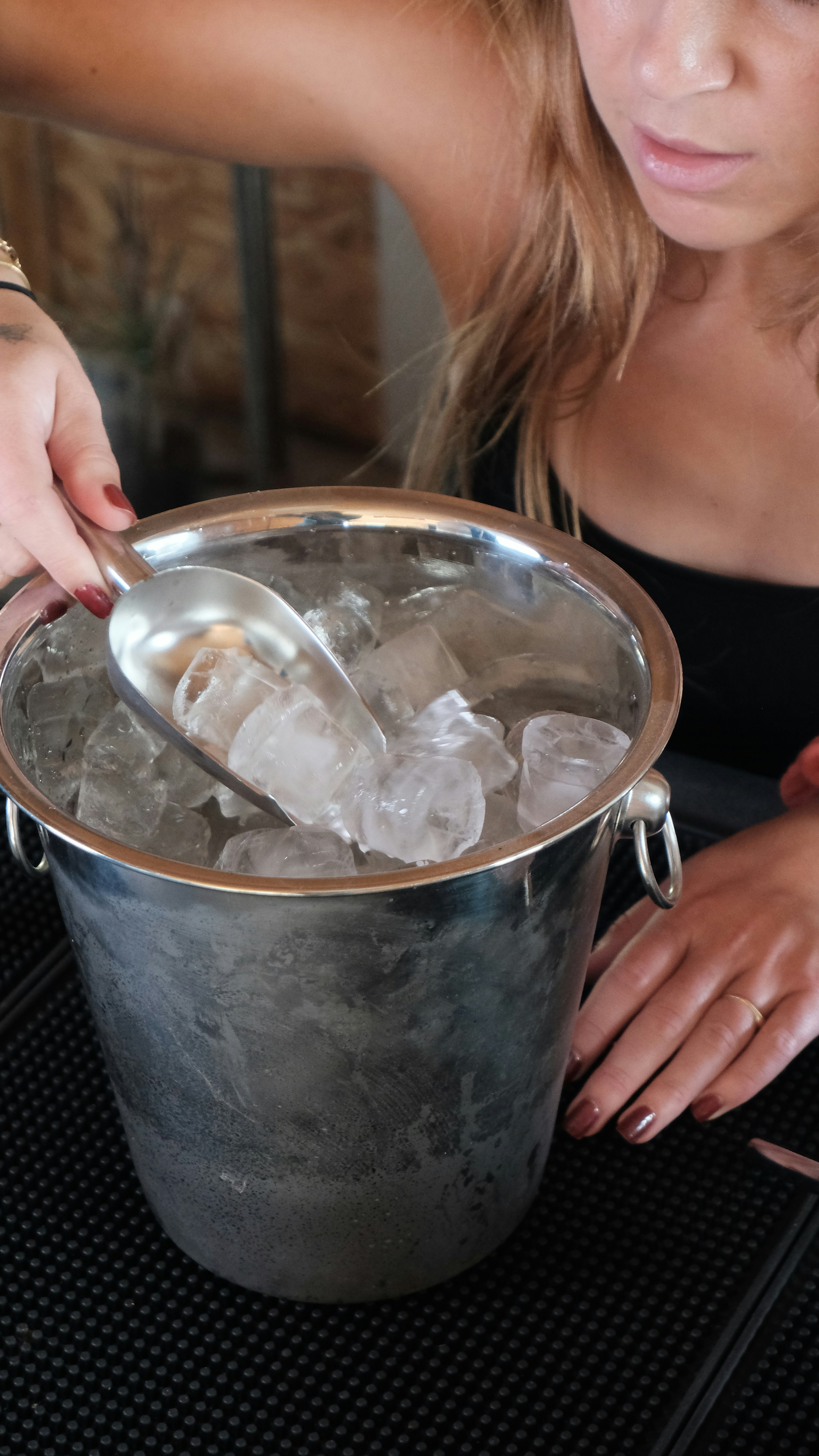 Chilled Perfection: The Art of Ice Serving