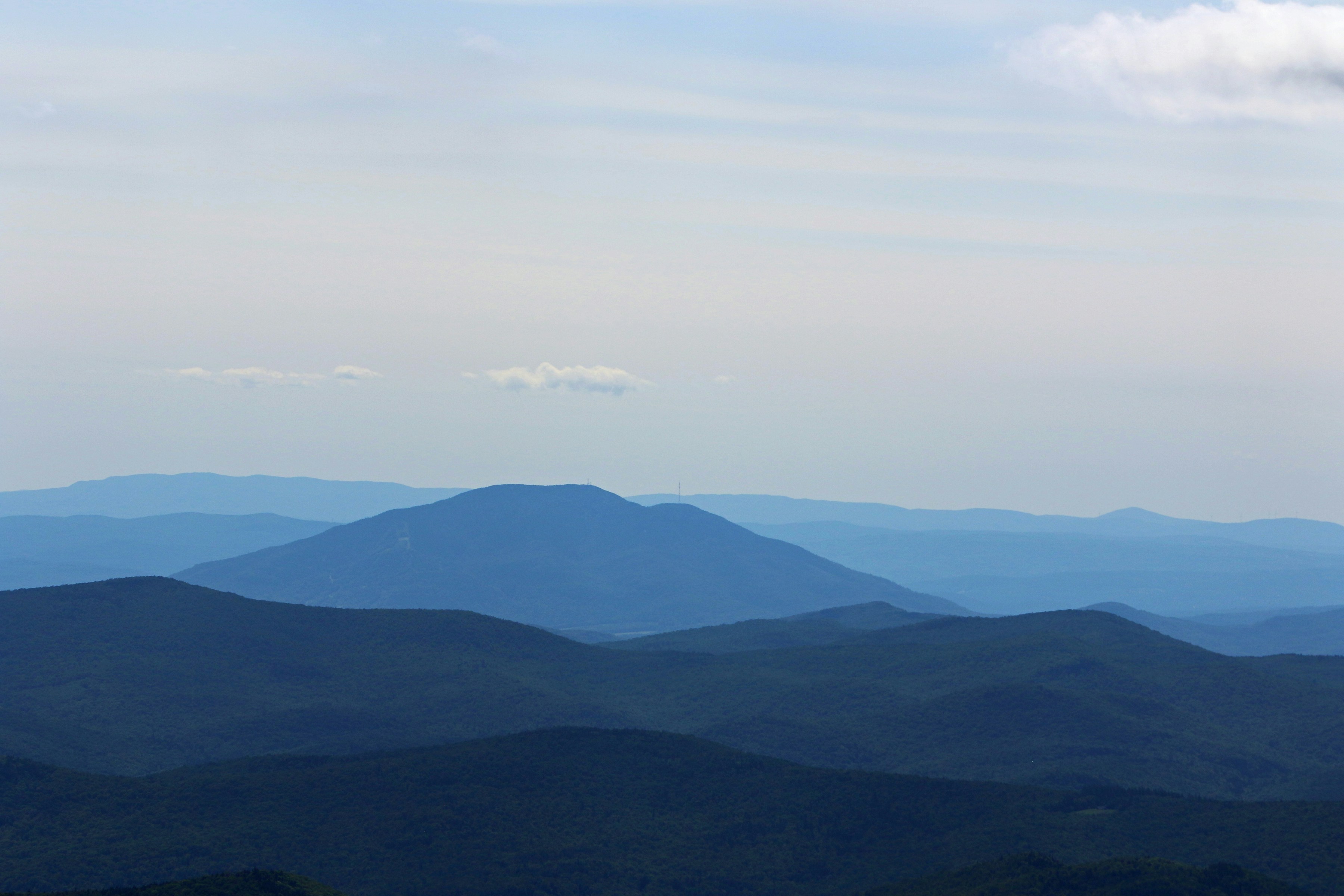 Blue mountains fade into the hazy distance. photo – Free Green ...
