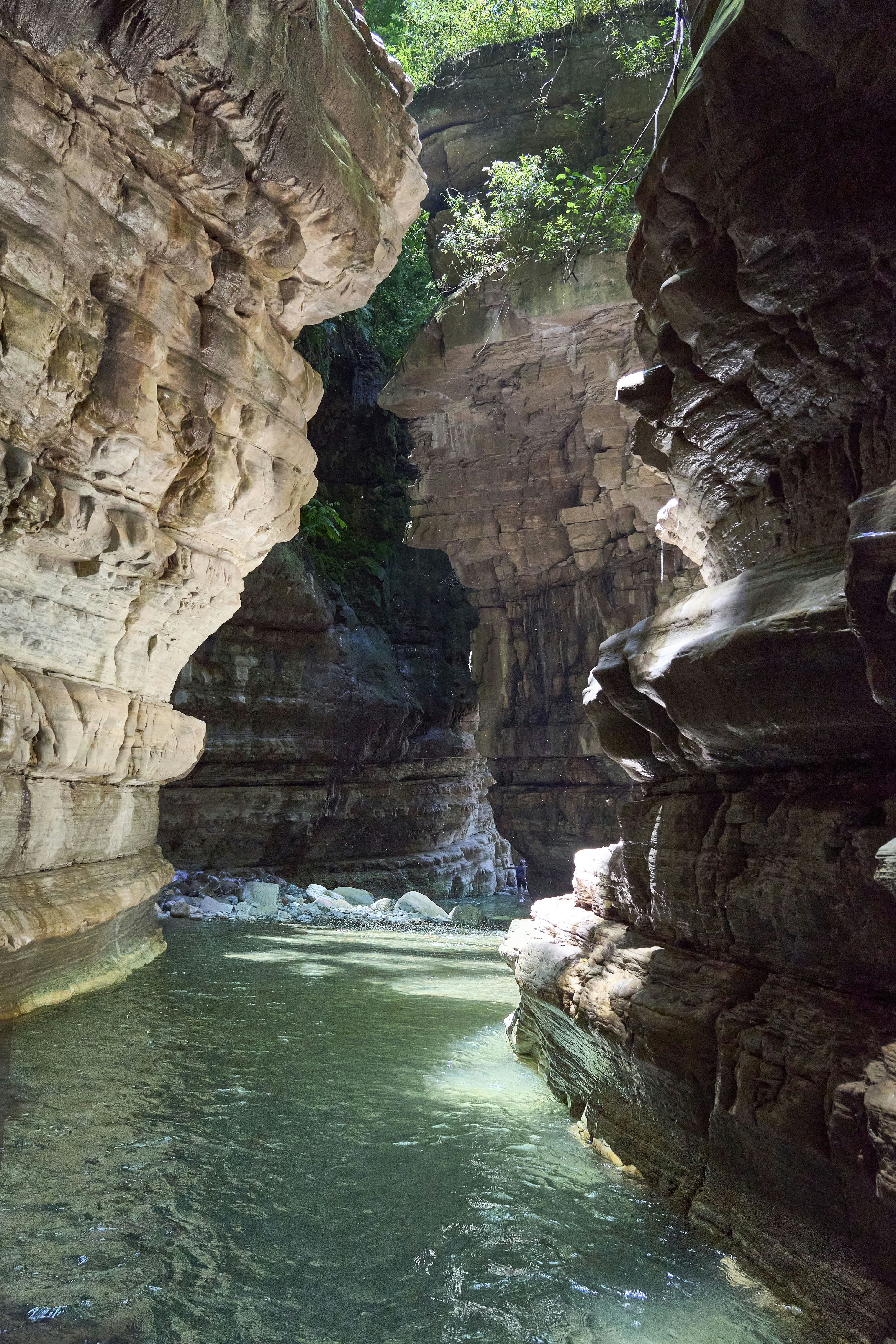 A canyon with water running through it.