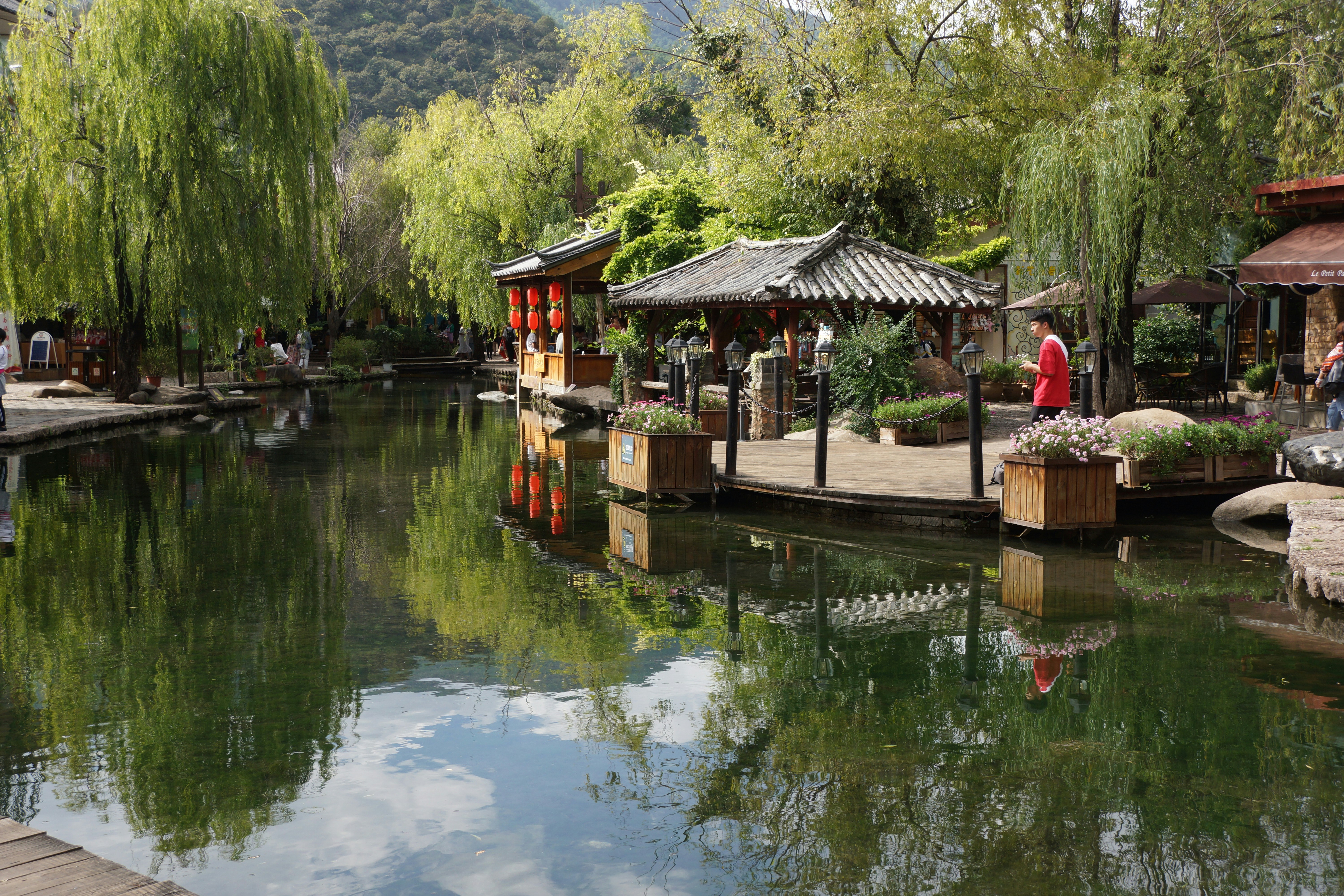 Beautiful chinese gardens reflect in the calm water.