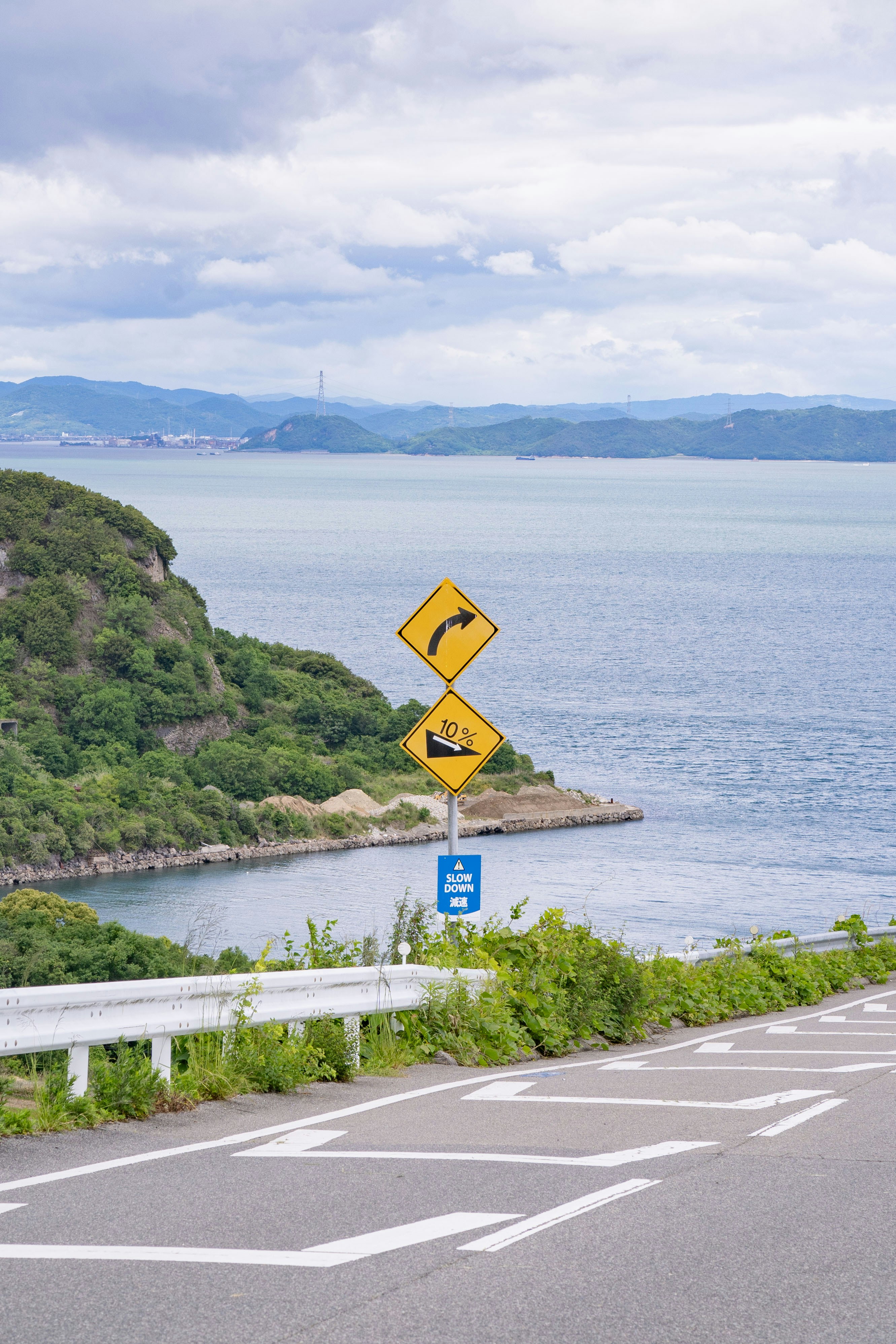 Road signs warn of a curve and a steep slope. photo – Free Road sign ...