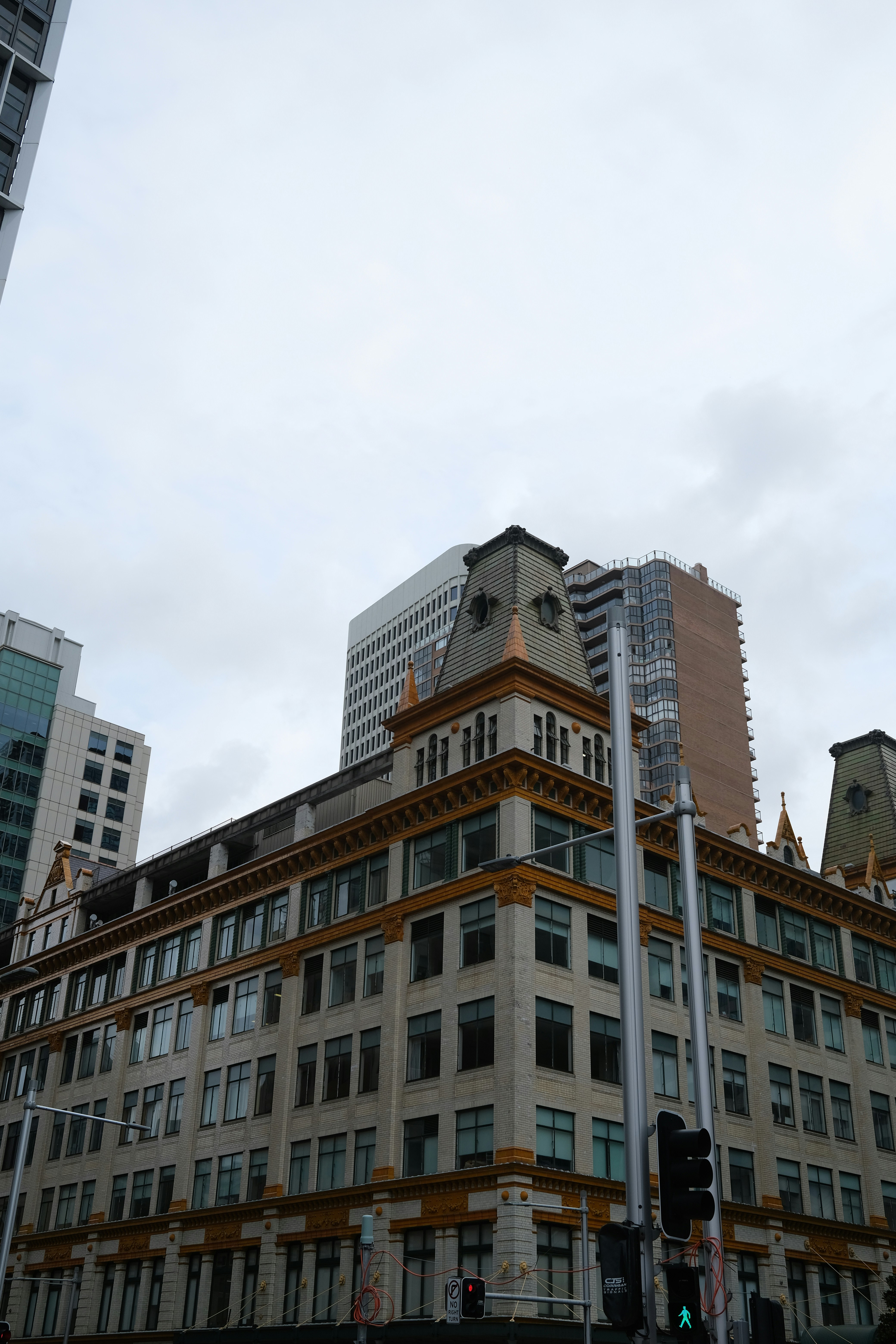 Urban Elegance: A Historic Facade Amidst Modern Skyscrapers