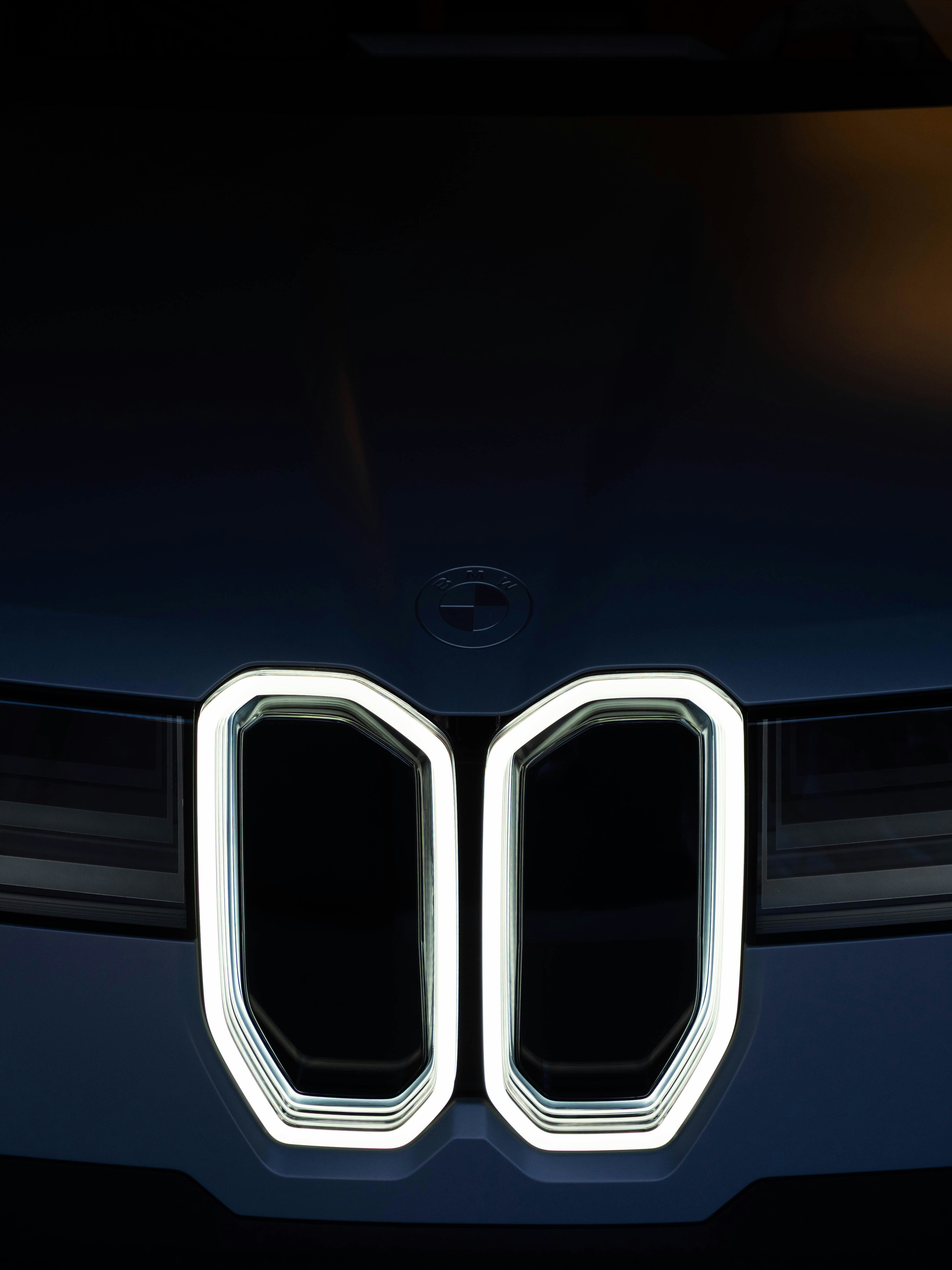 An electric concept BMW's front grill lights. | Bmw's illuminated grill.