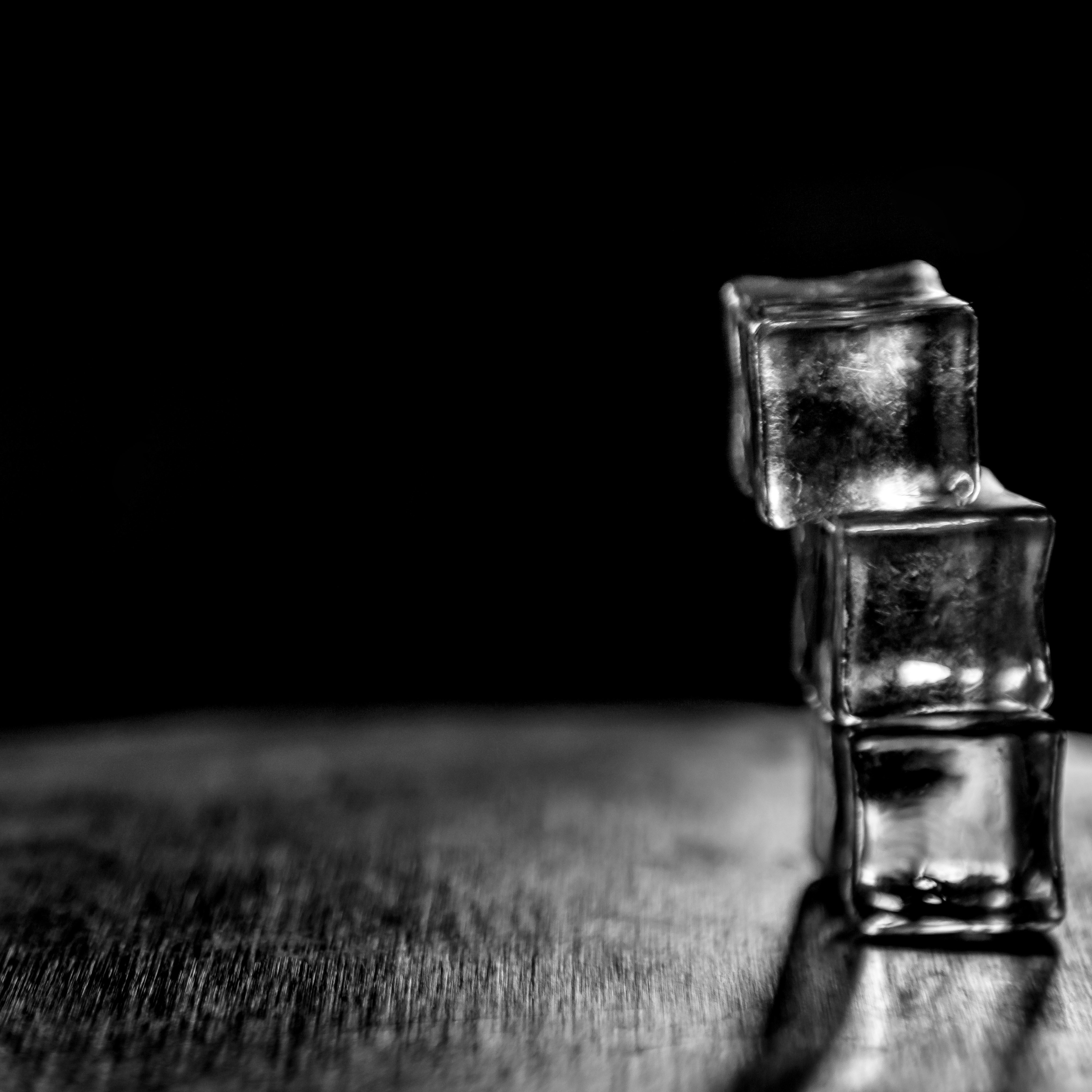 Chilled Geometry: The Art of Ice Cubes