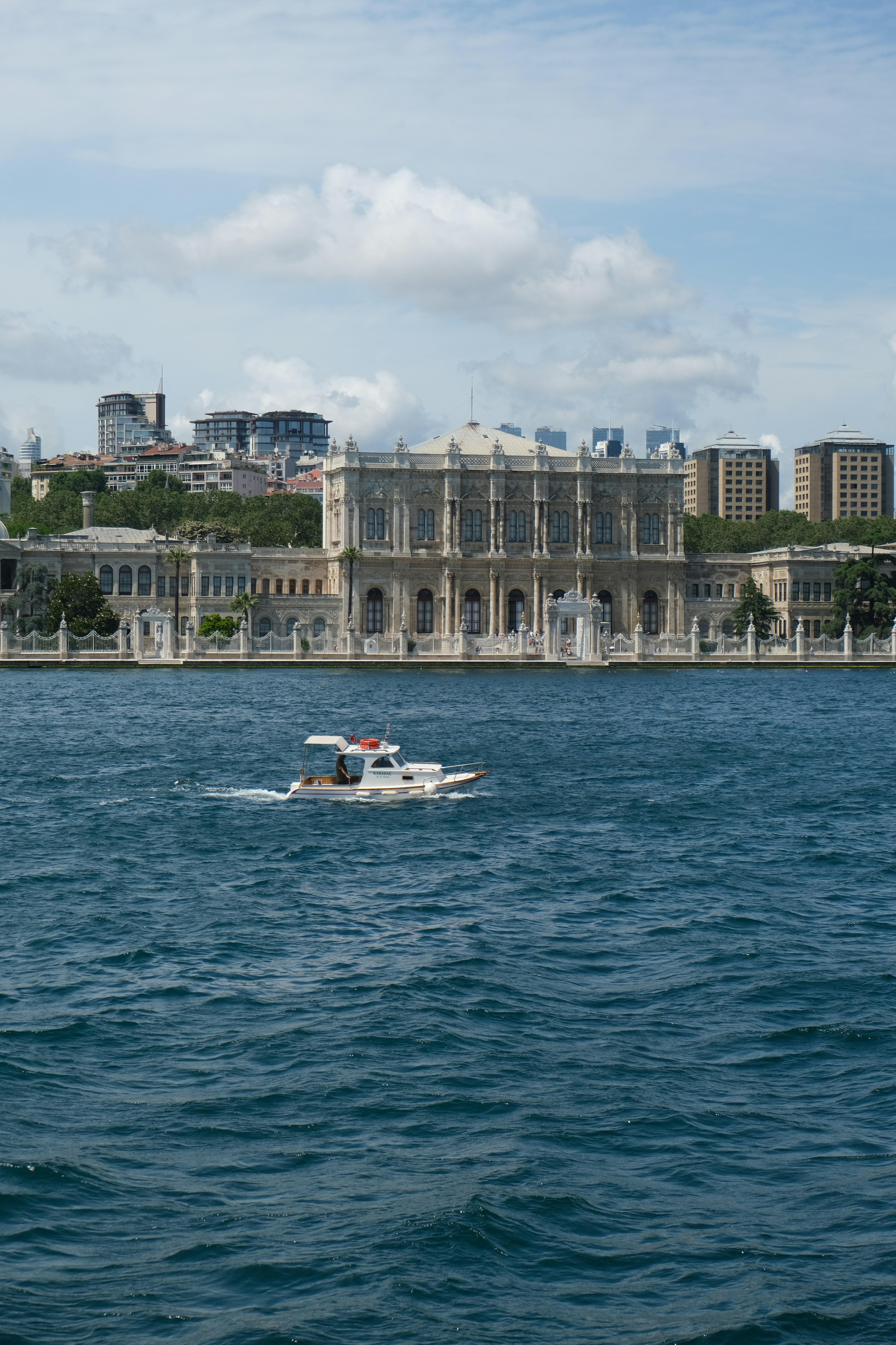 Elegance on the Waters: A Glimpse of Architectural Majesty