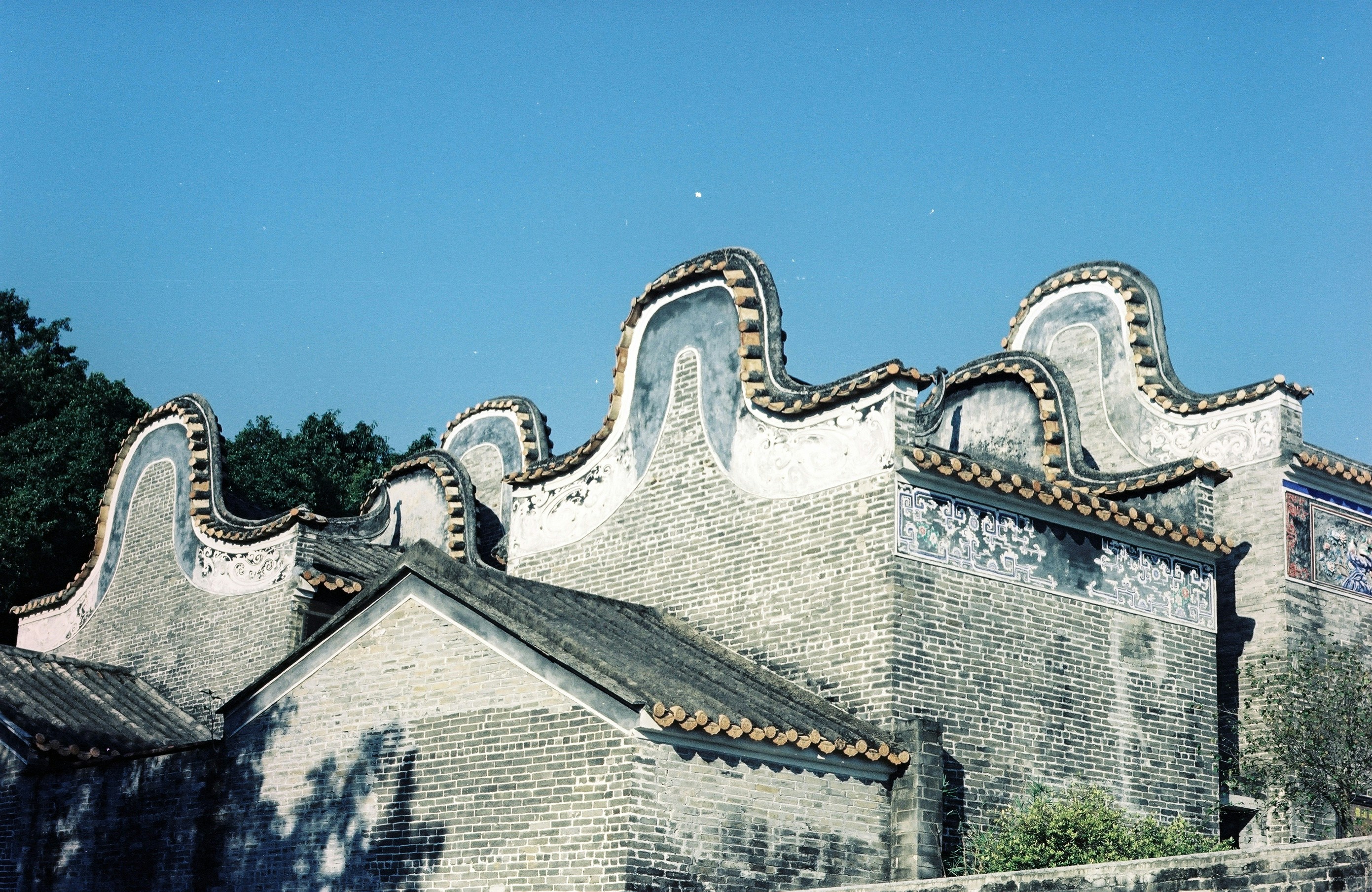 A traditional chinese building with decorative edges. photo – Free ...