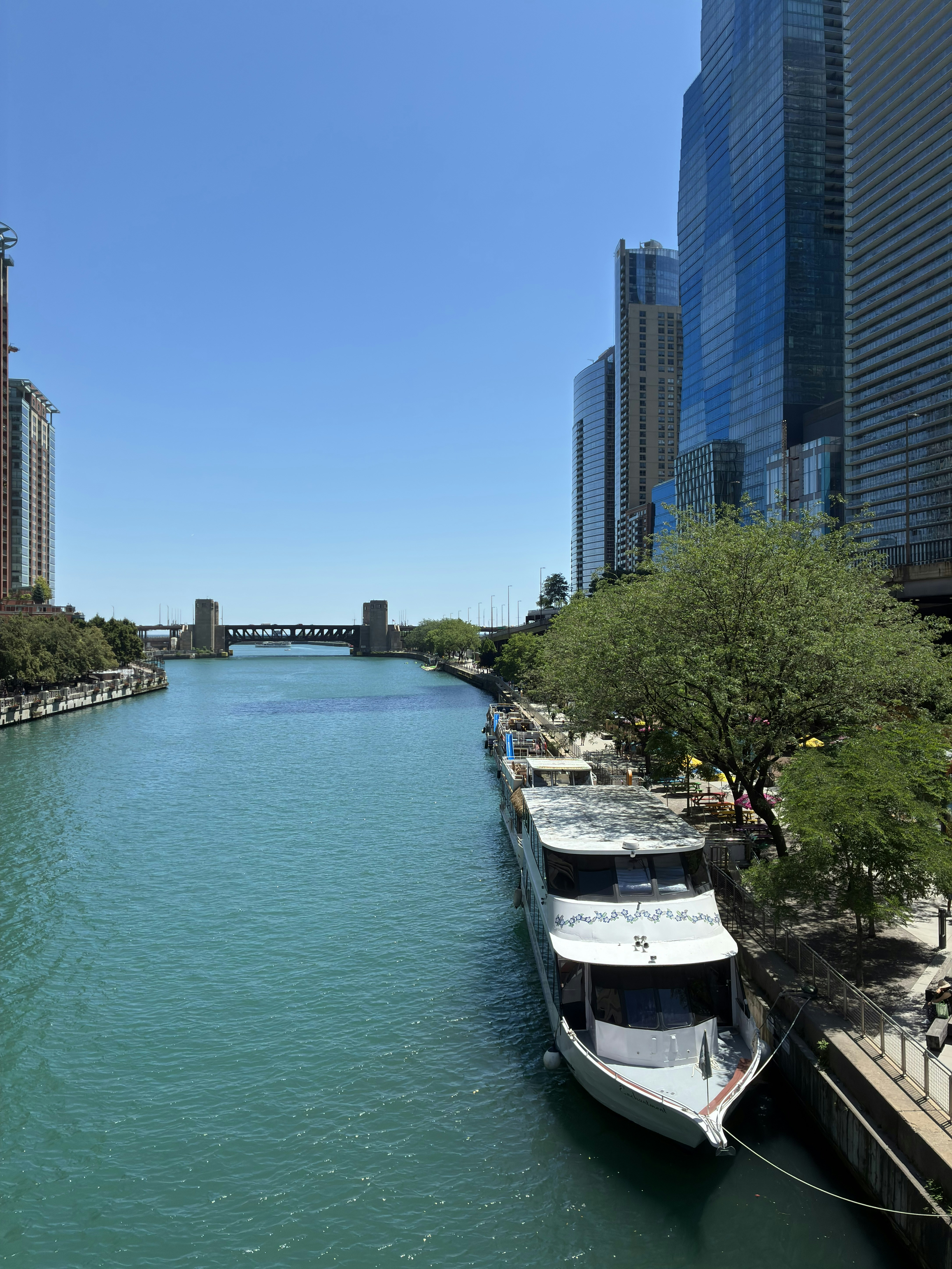 A boat cruises along the chicago river.