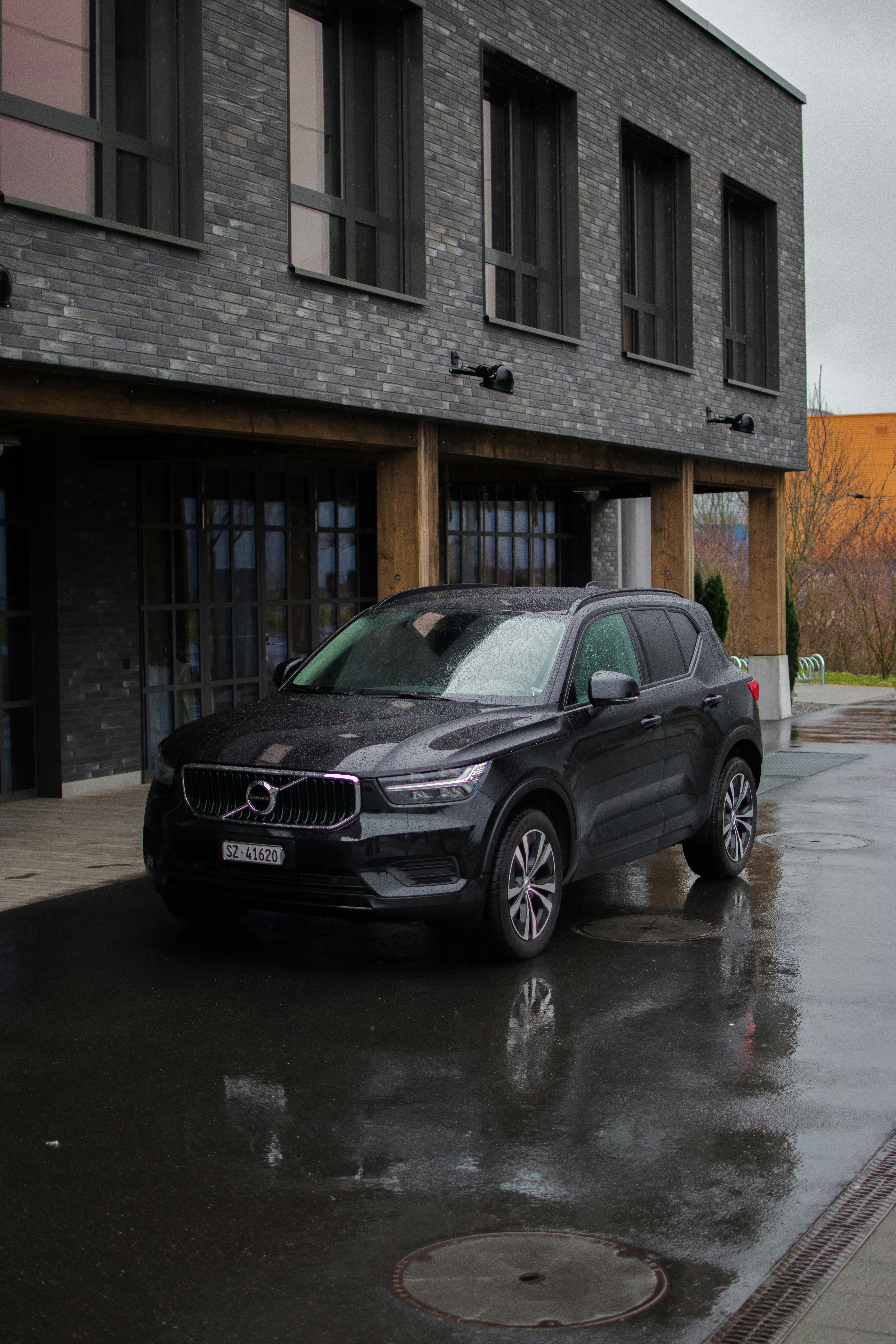 Urban Elegance: A Modern SUV Amidst Contemporary Architecture