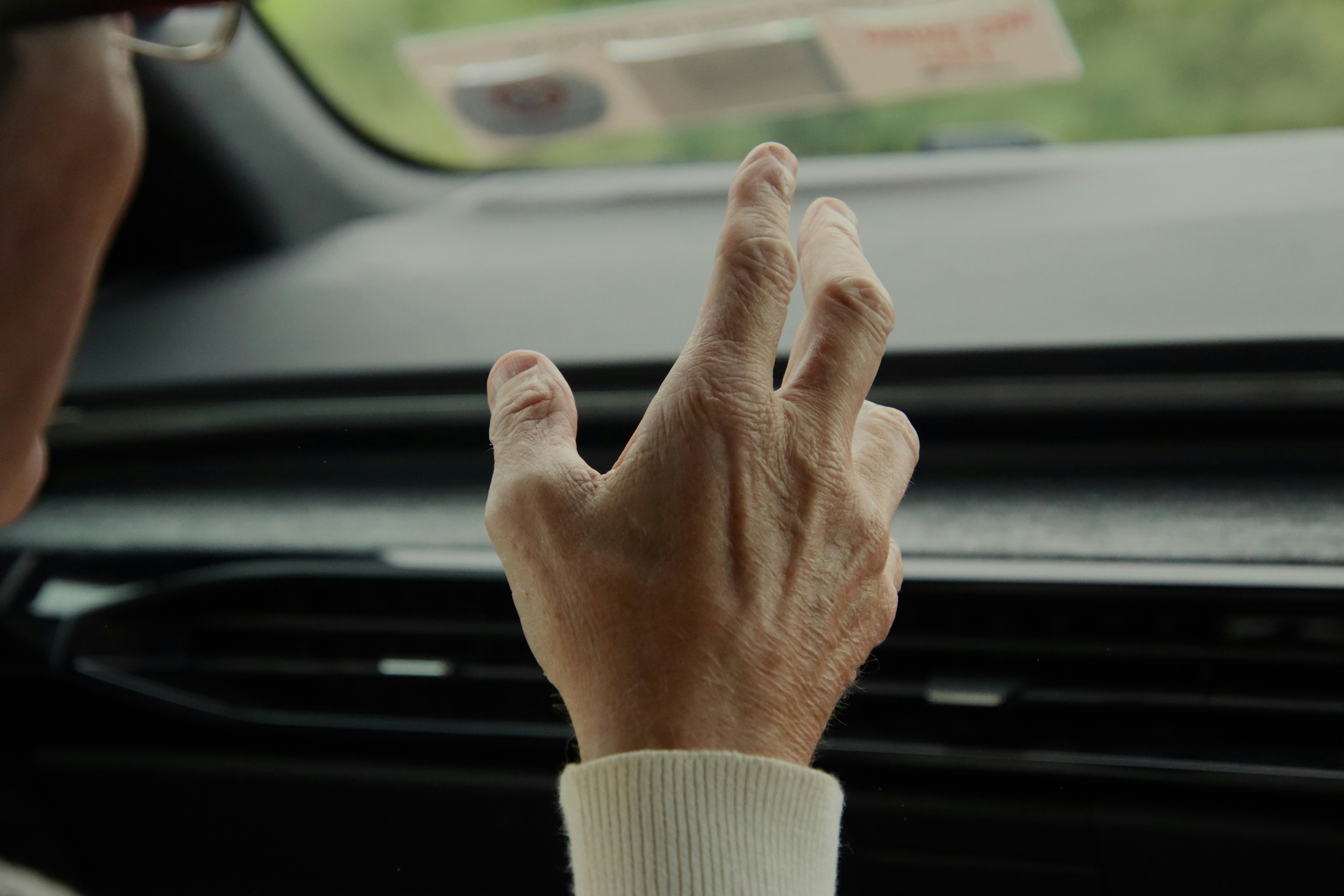 Gesture of Communication: A Silent Conversation