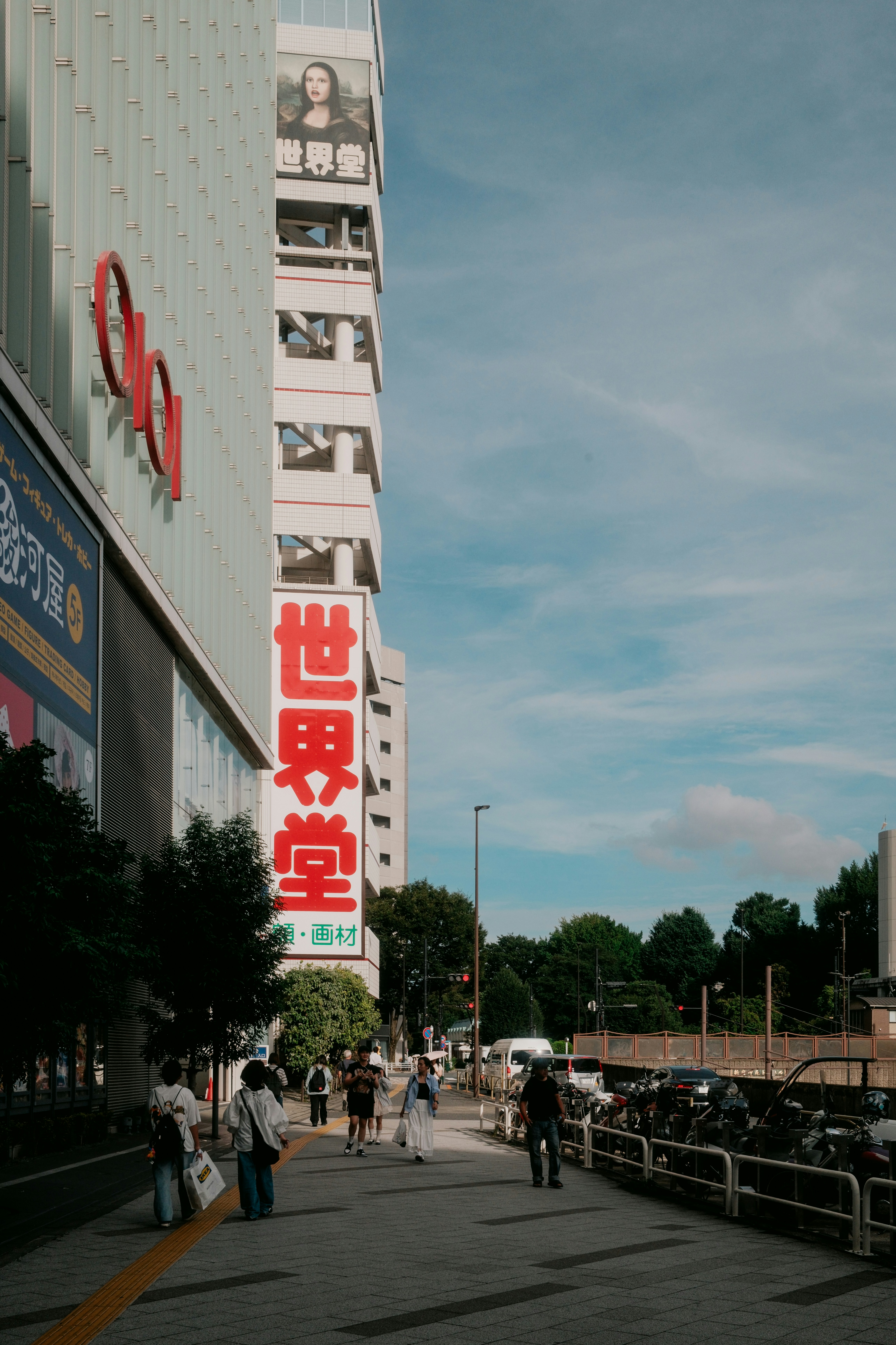 Urban Canvas: A Glimpse into City Life