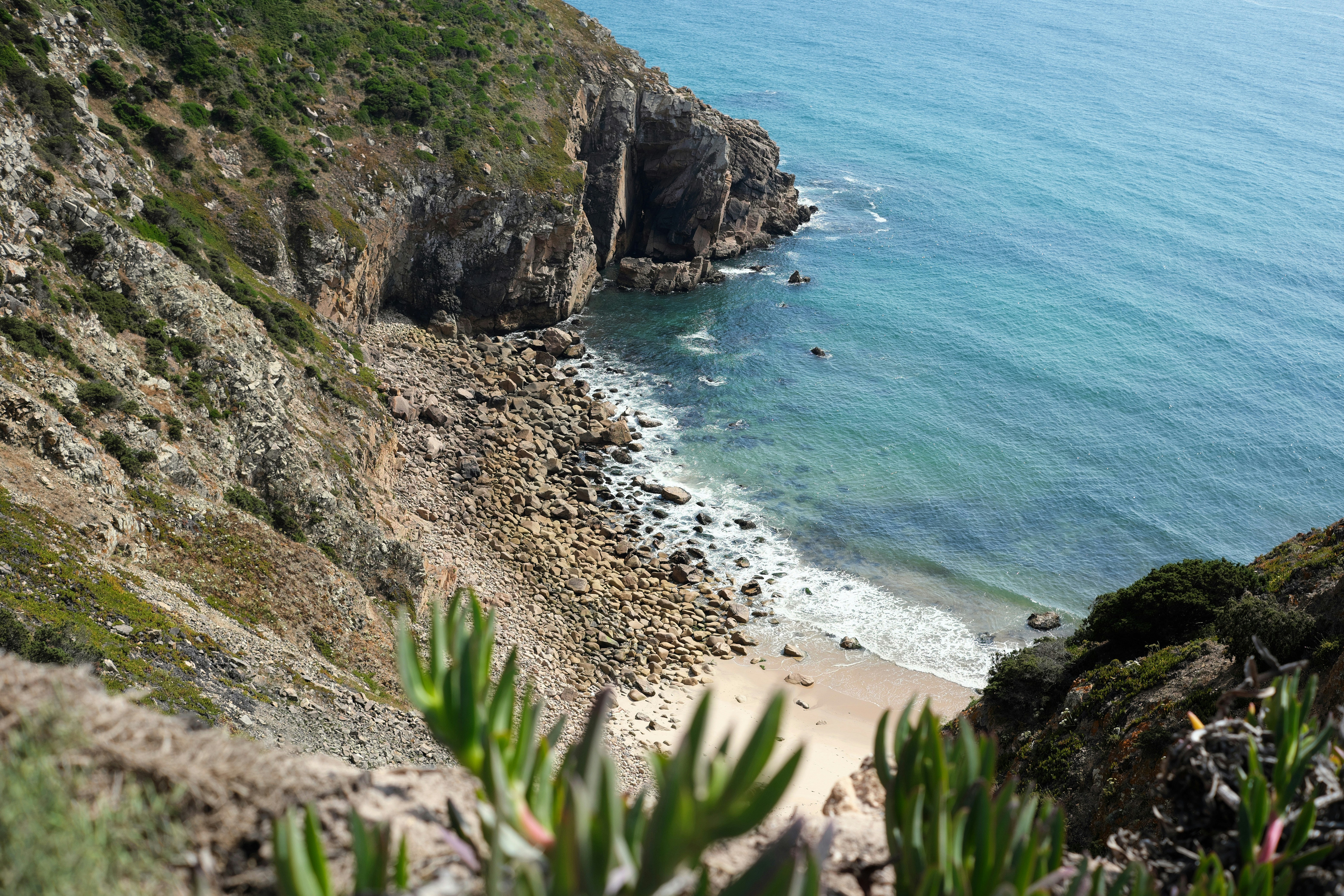 Cliffside beach and beautiful blue ocean water. photo – Free Beach ...