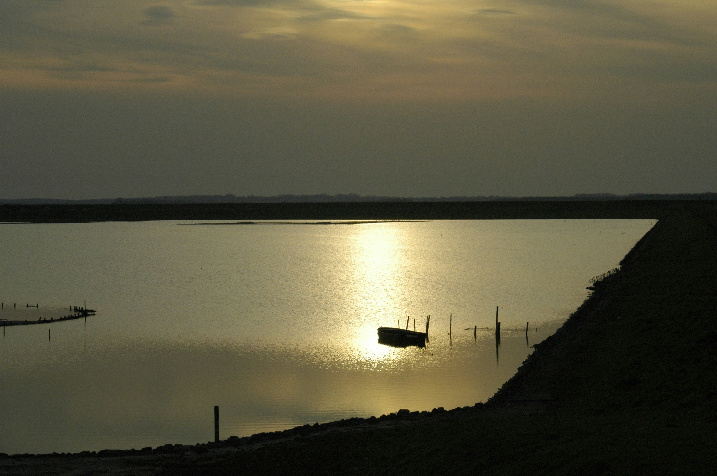 Silent Boat at Dusk: A Mirror of Quiet Water