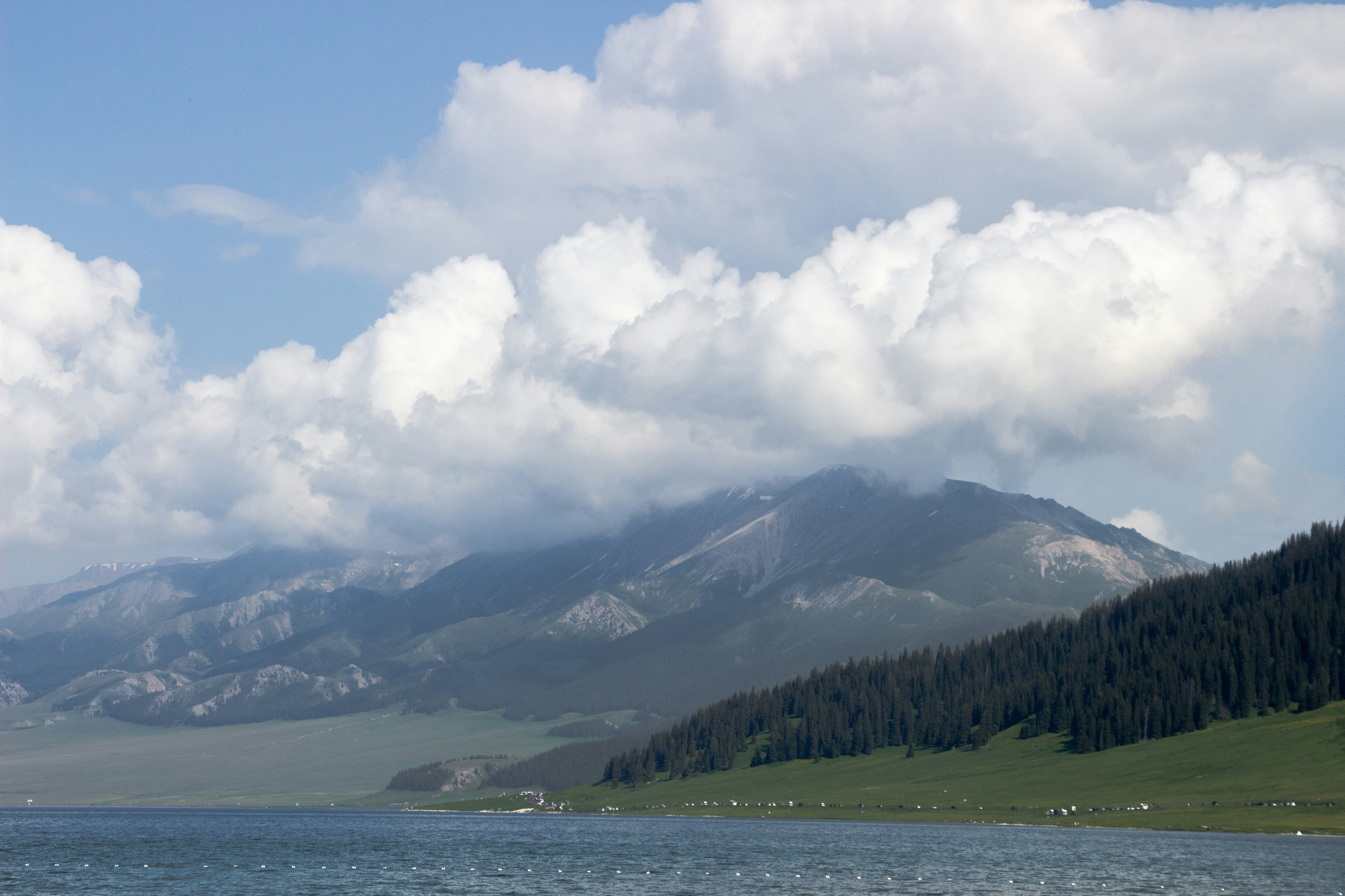 Whispers of the Mountains: A Serene Lakeside Retreat