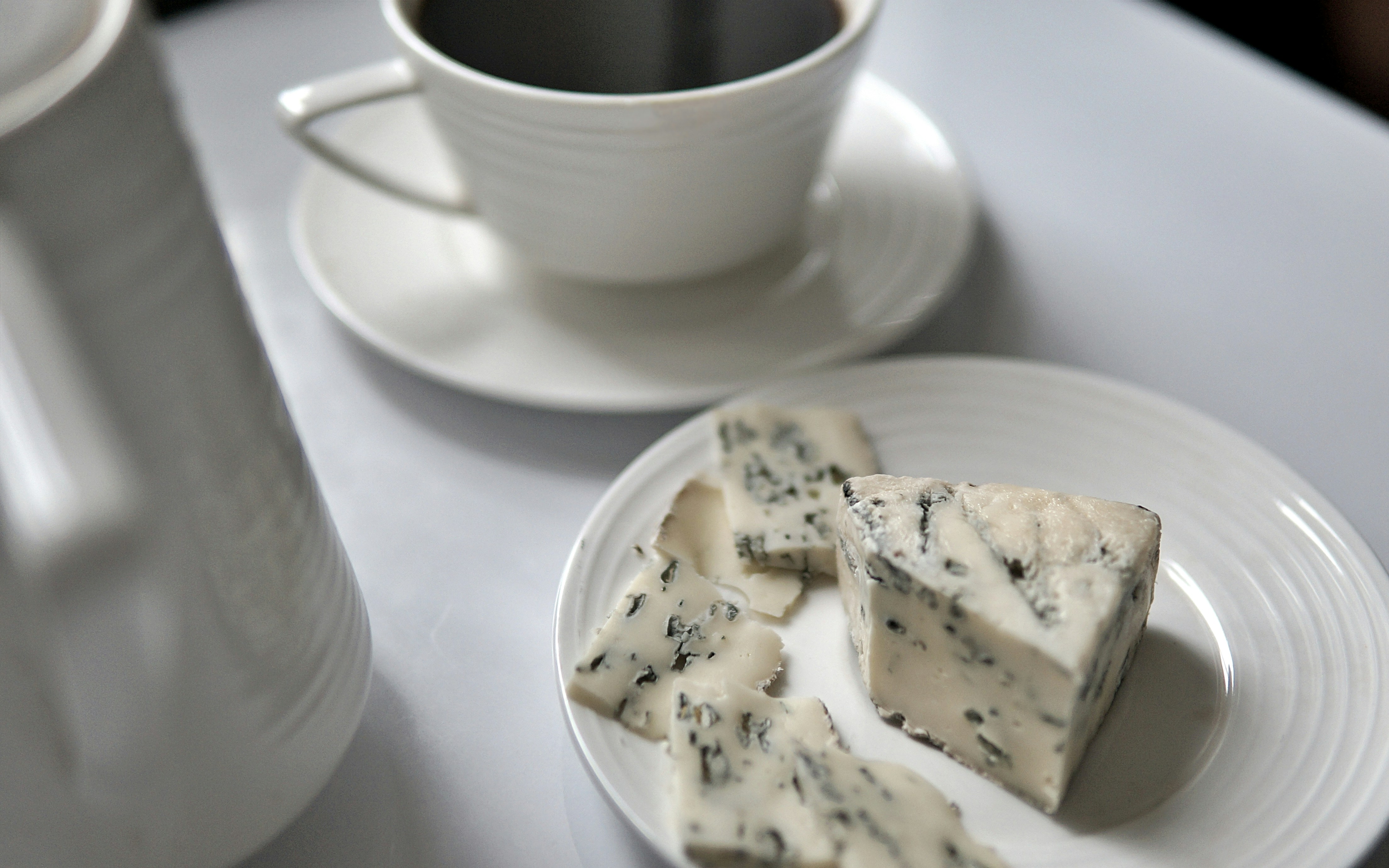 A Taste of Elegance: Blue Cheese and Coffee Harmony