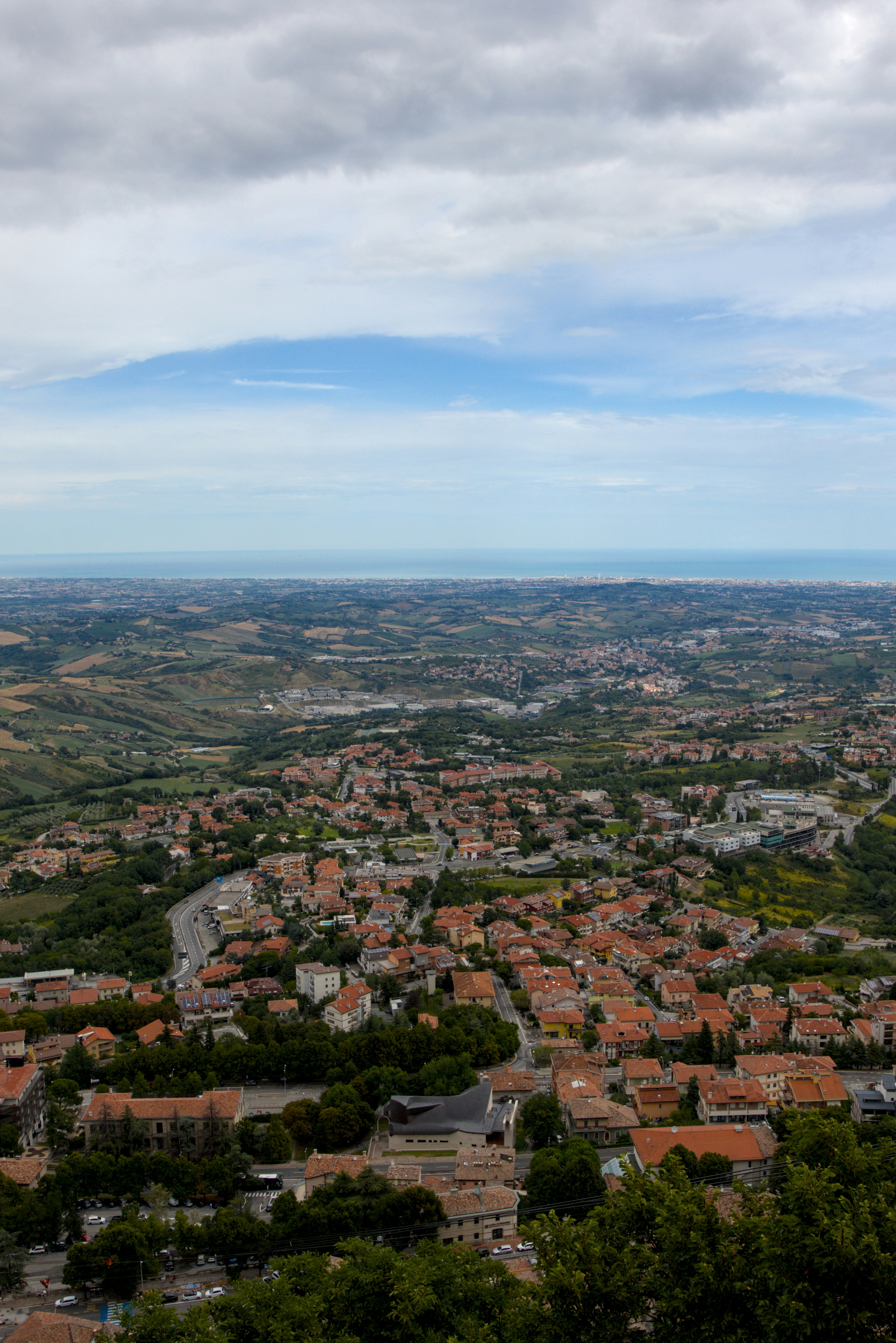 Bird's-eye view of a city and surrounding landscape.