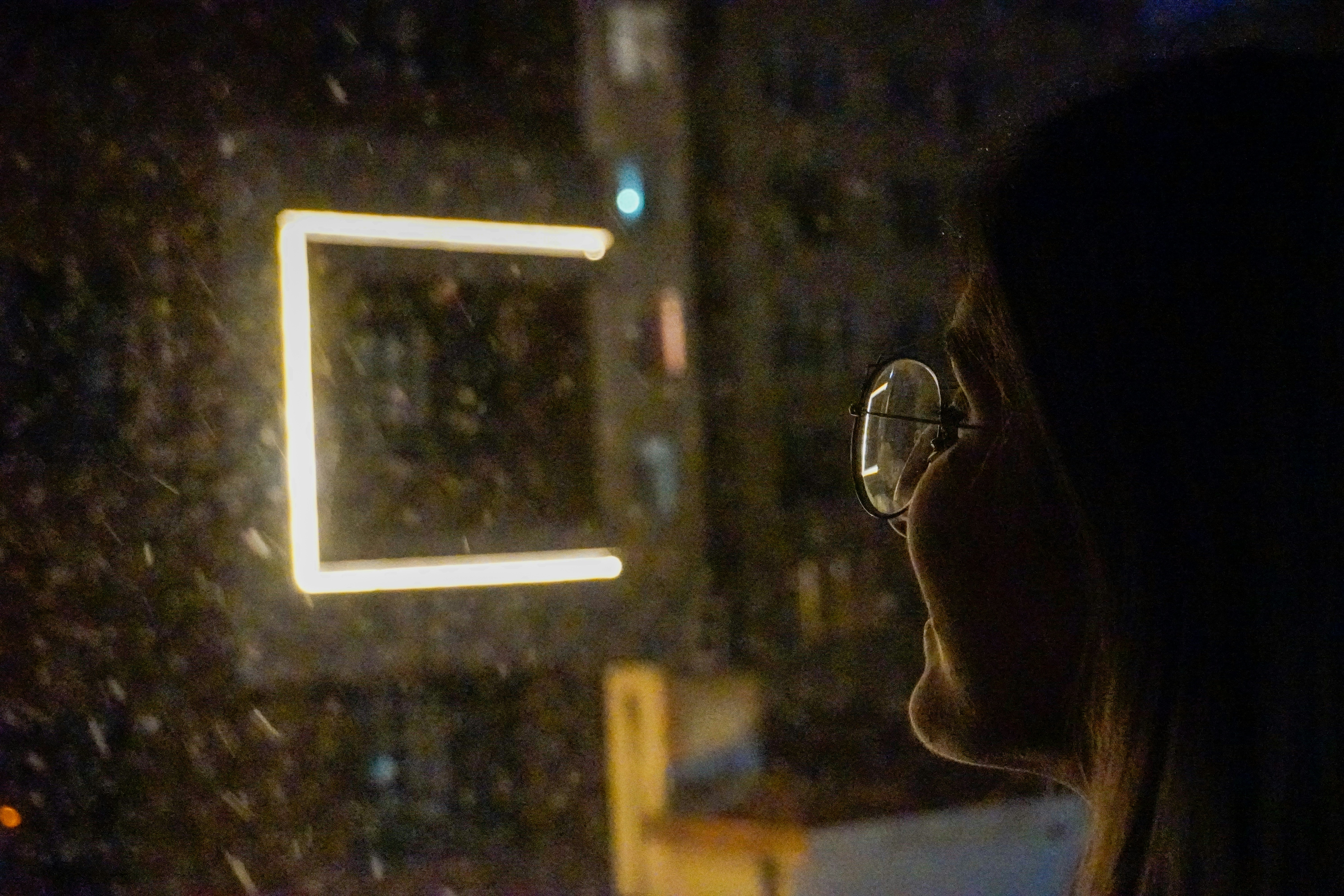 Neon Frame: A Quiet Glimpse of Focus