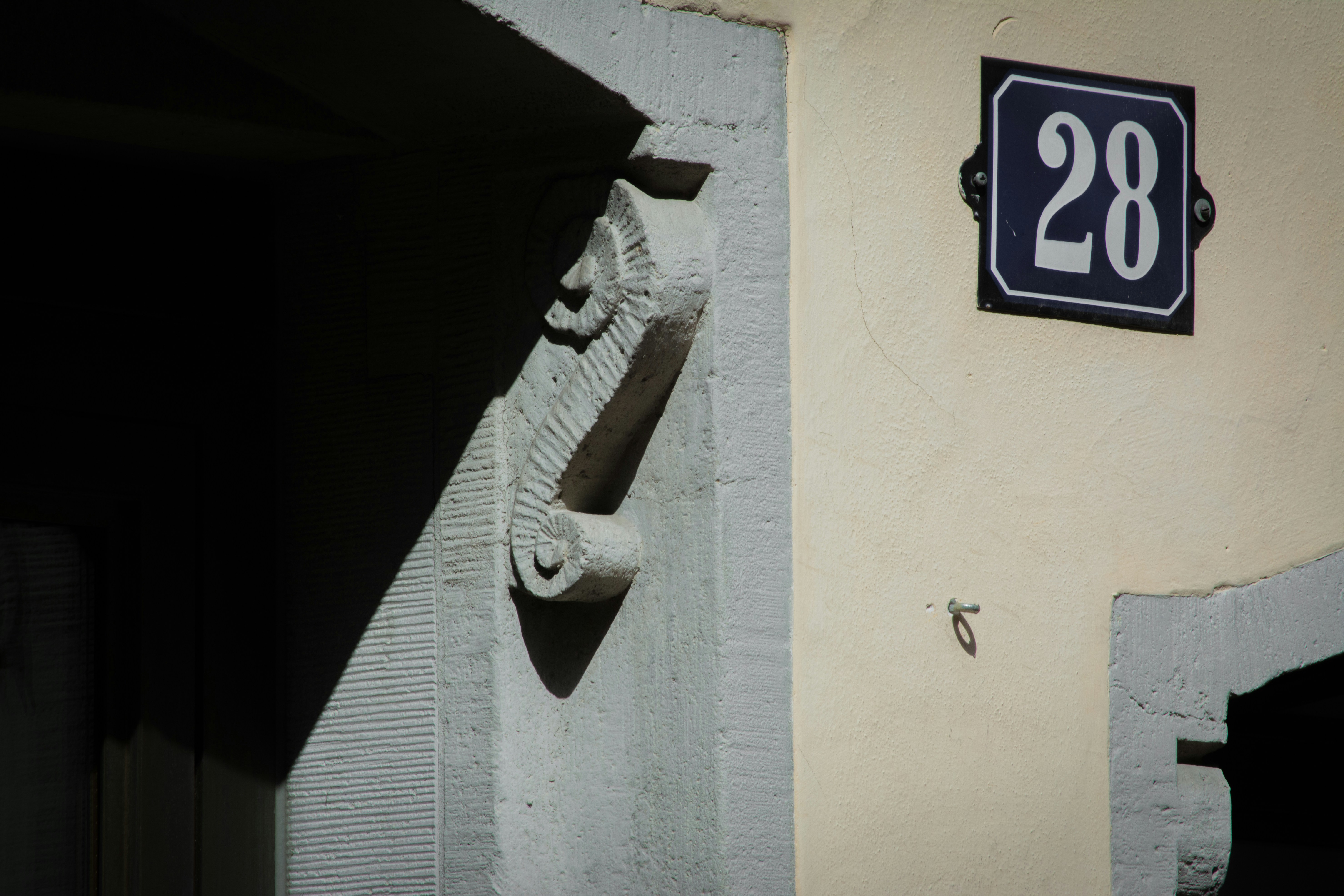 A house number 28 is displayed on a wall.