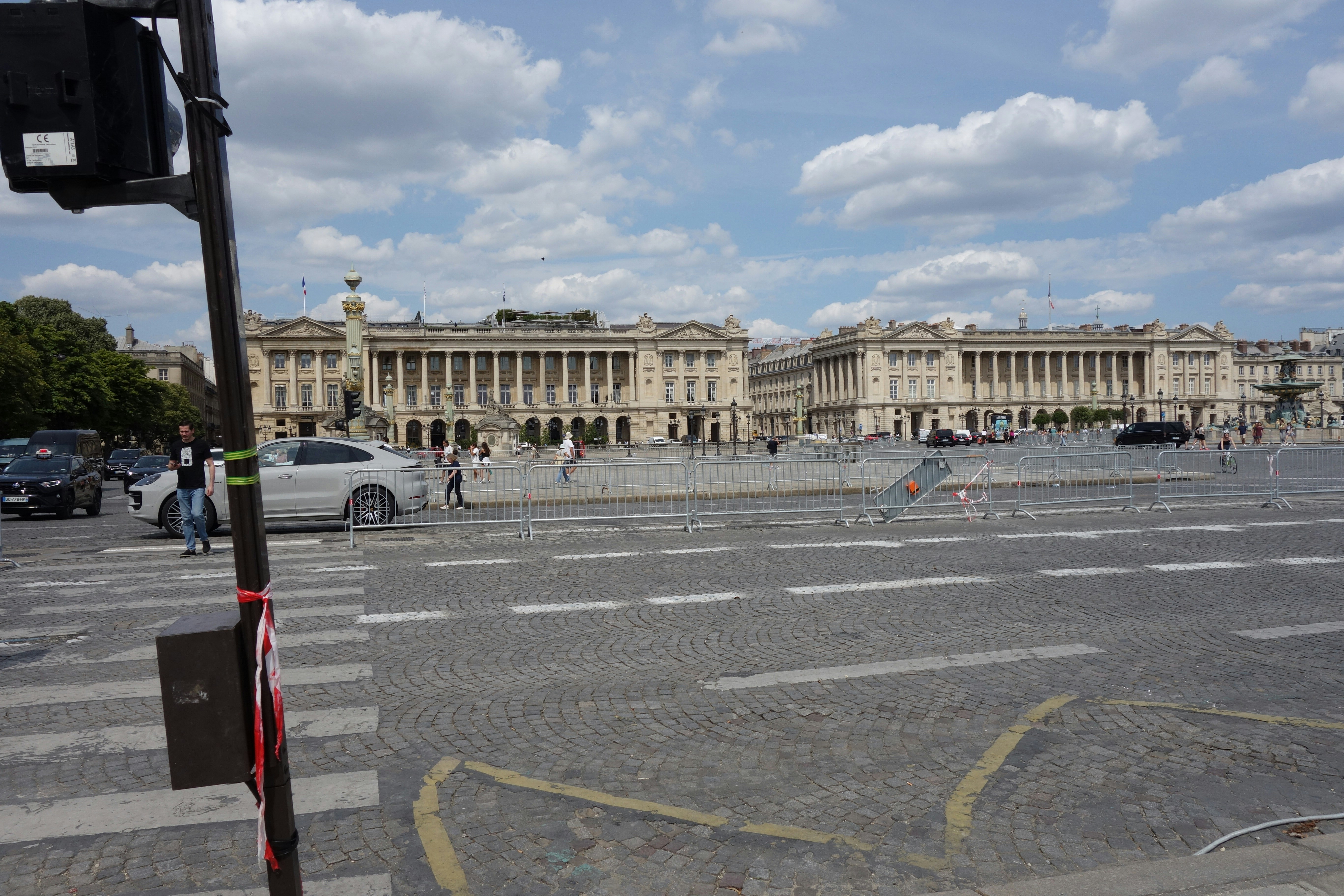 The Grand Facade: A Glimpse of Architectural Elegance