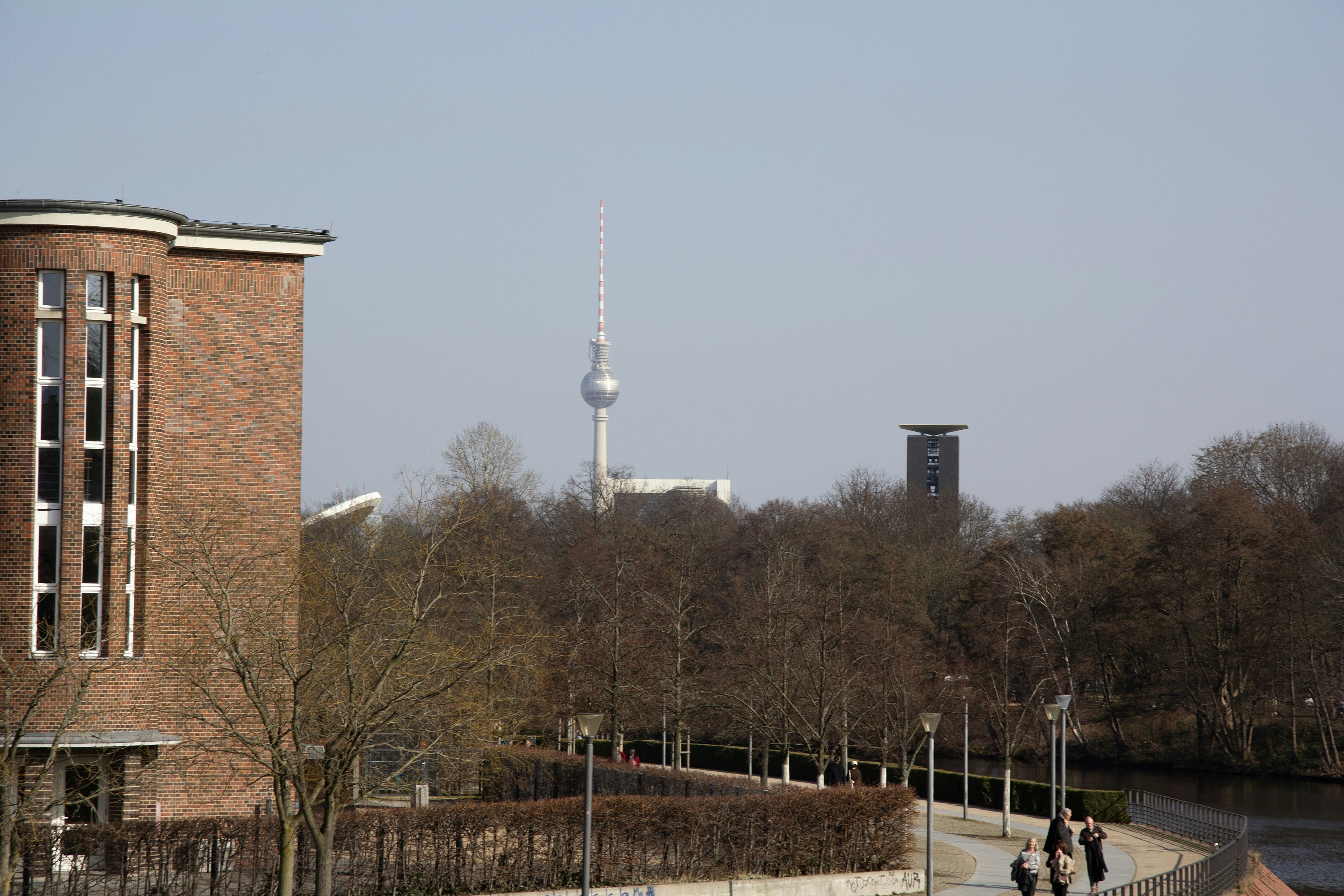 Urban Serenity: A Glimpse of Berlin's Architectural HarmonyRenato Galisteu