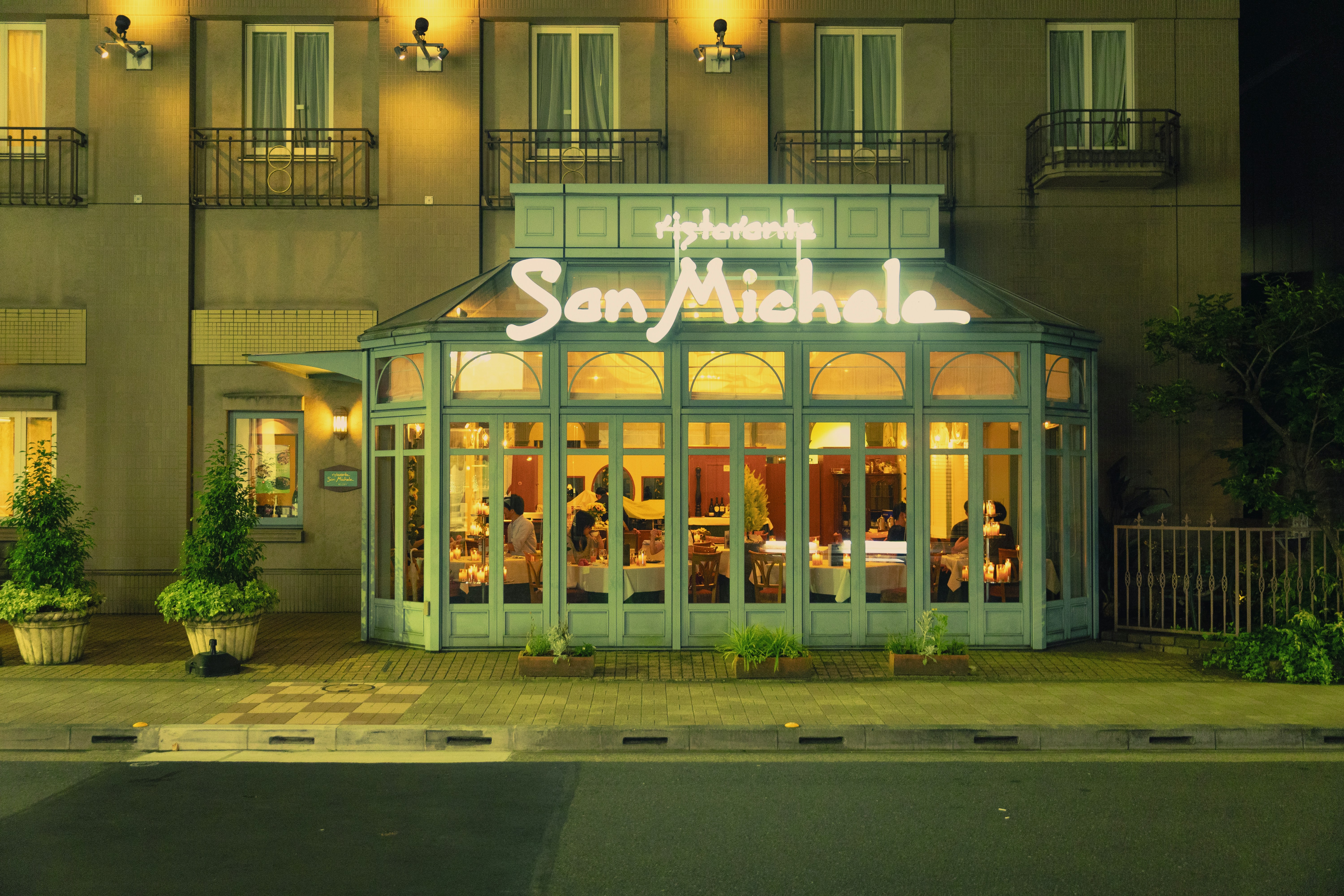 Restaurant san michele at night.