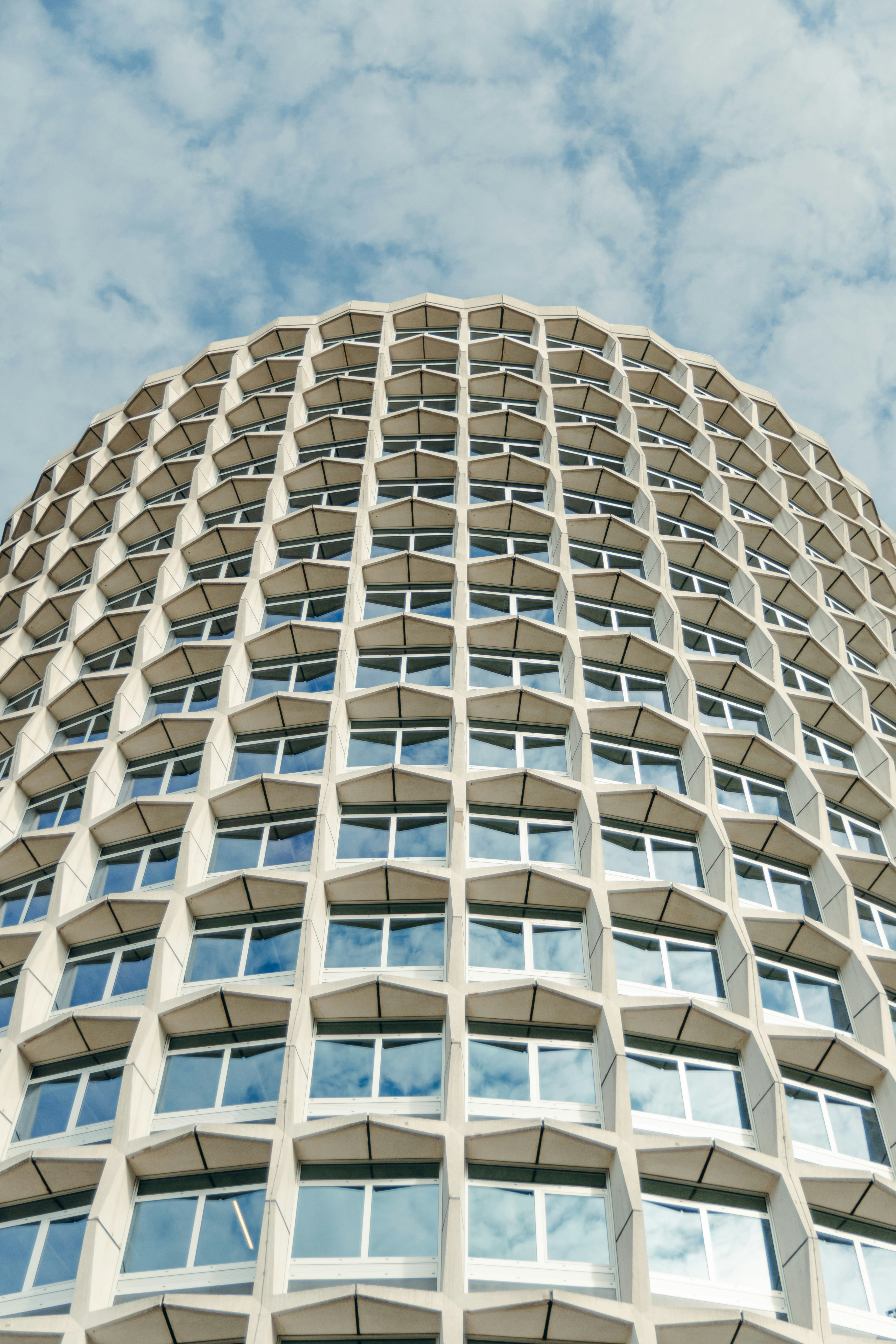 Curved Geometry: A Modern Architectural Marvel