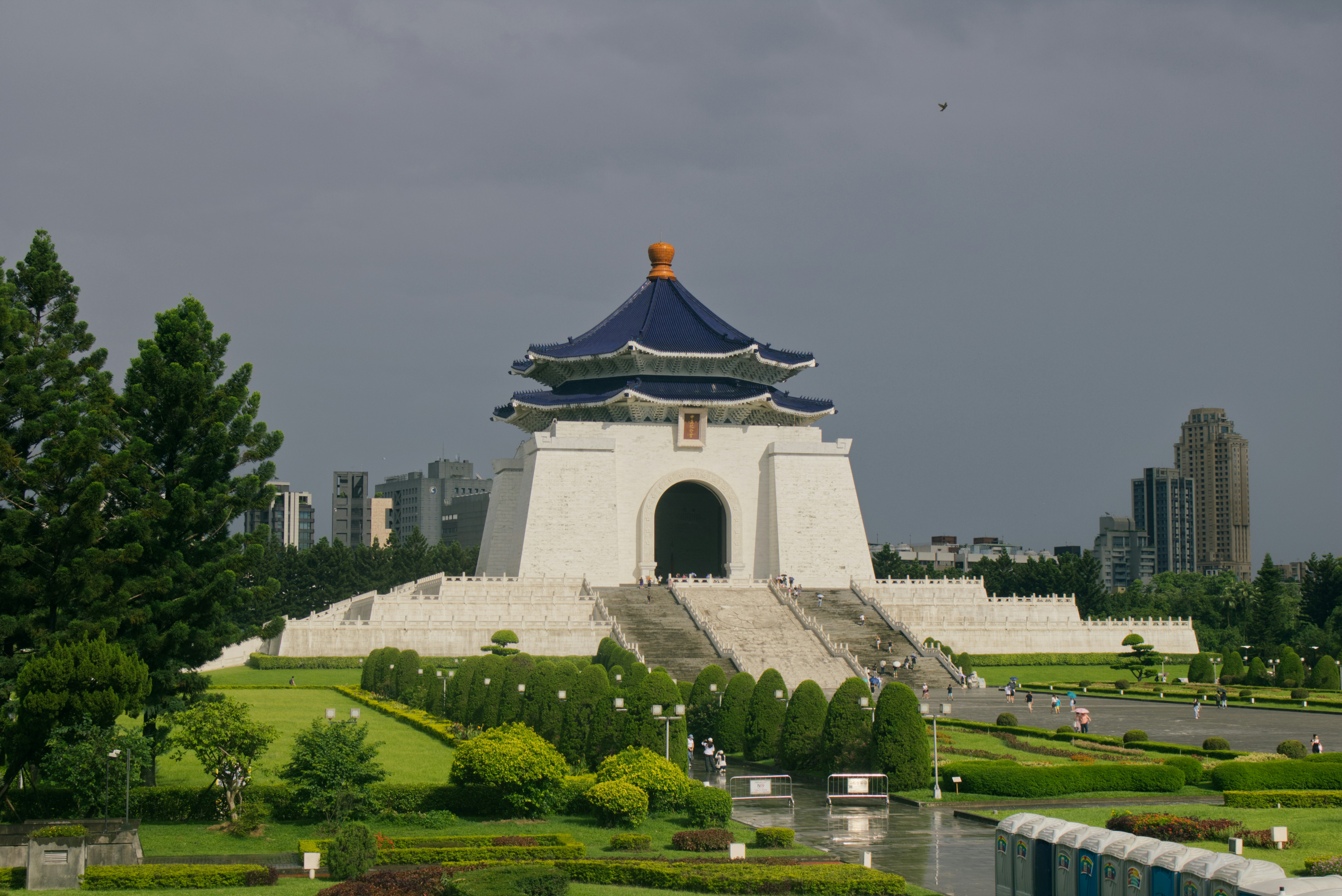 Chiang Kai-Shek Memorial Hall | Chiang kai-shek memorial hall stands majestically.
