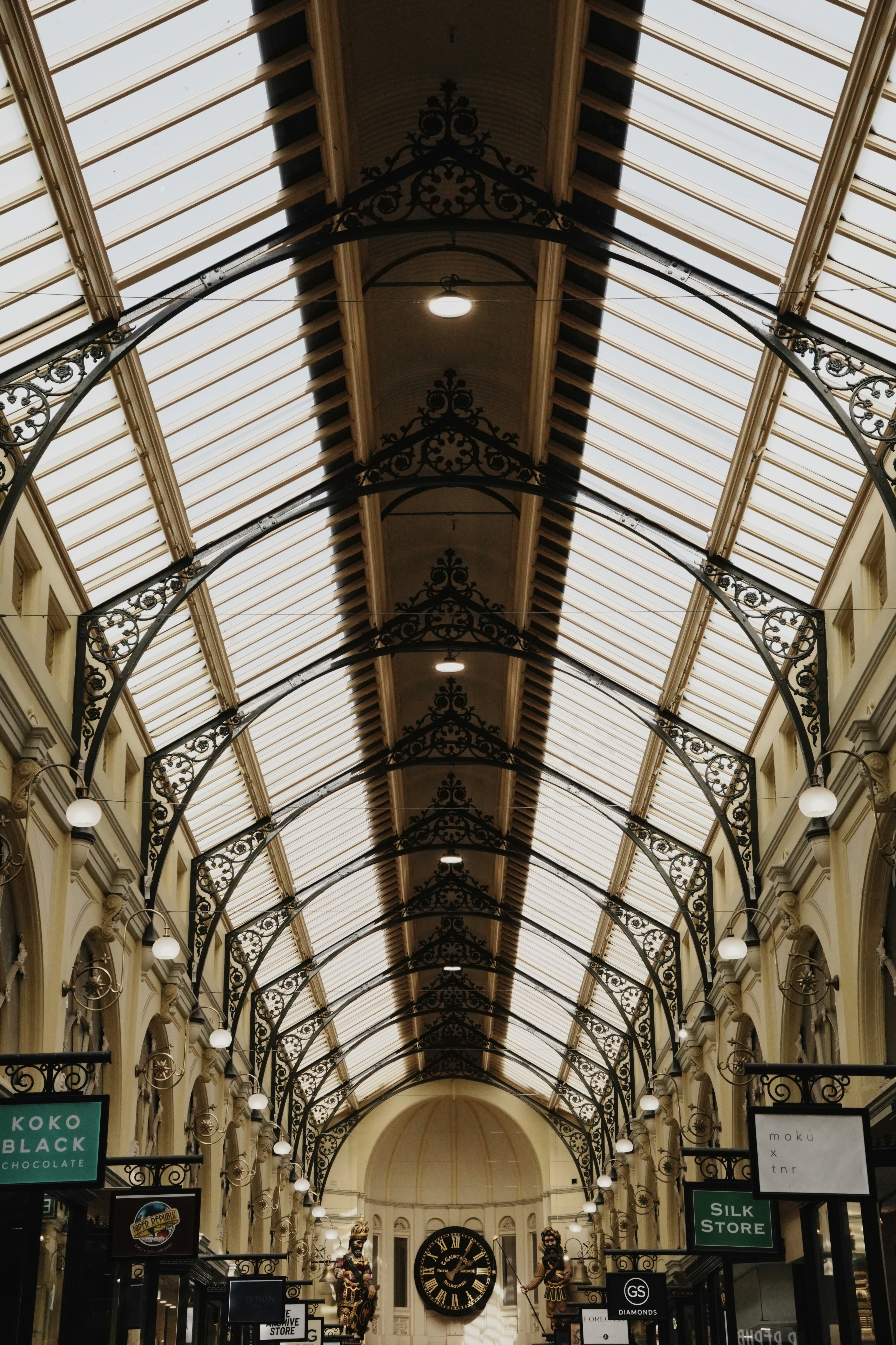 The architecture of a beautiful indoor shopping arcade. photo – Free ...