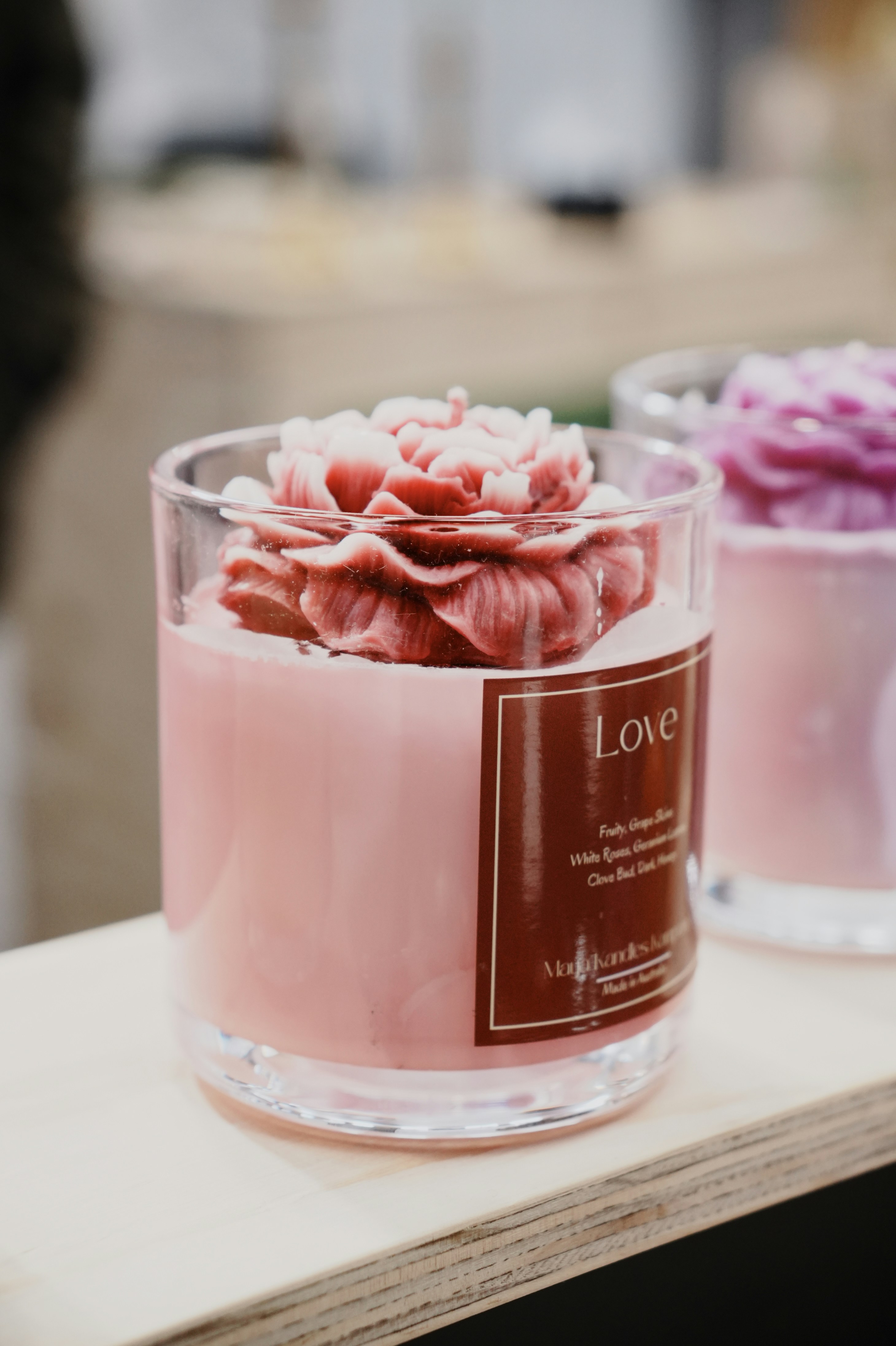 Rose-Topped Pink Latte Candles: A Quiet Bar Scene in Focus
