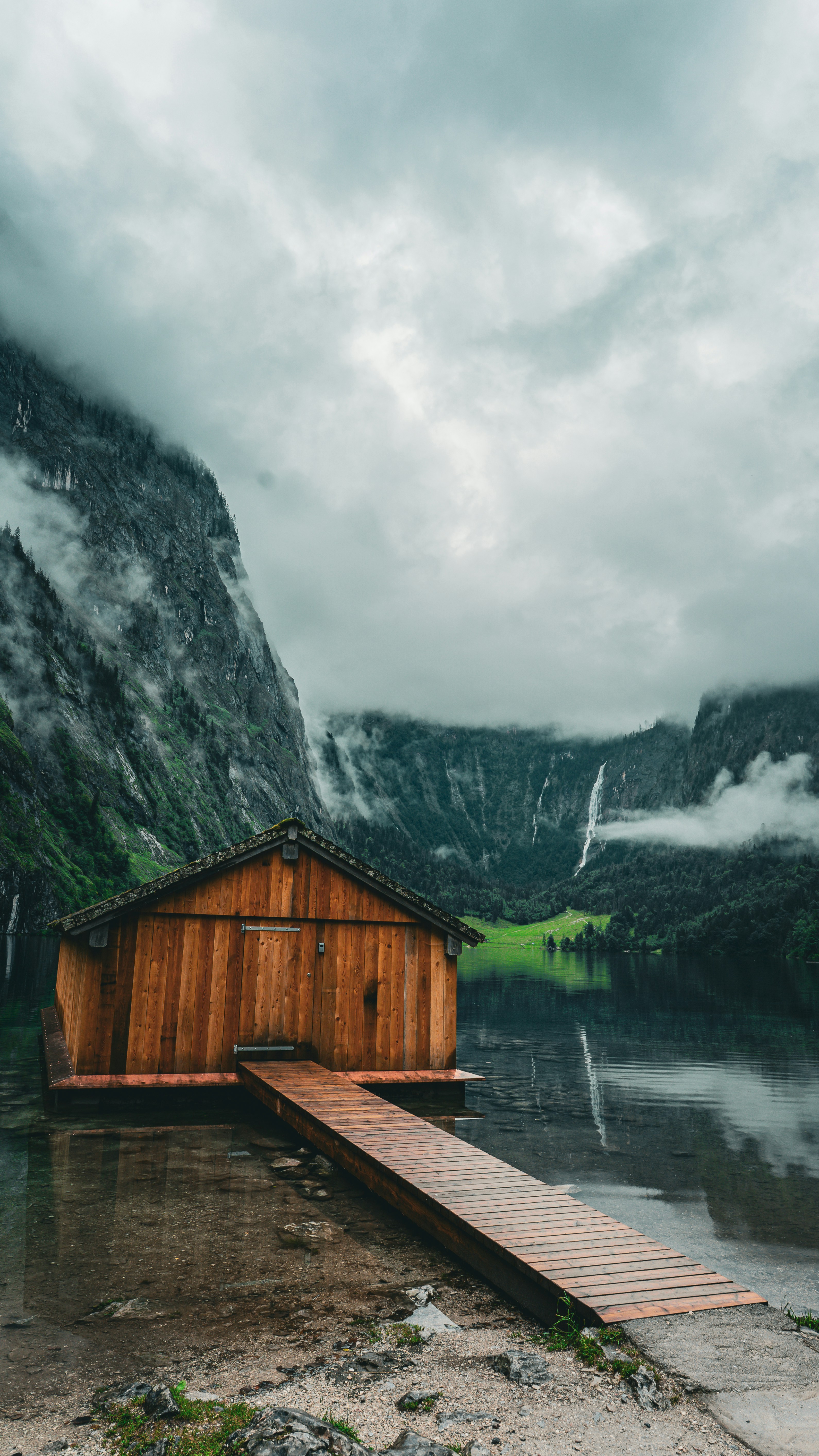 Whispers of Tranquility: A Lakeside Retreat
