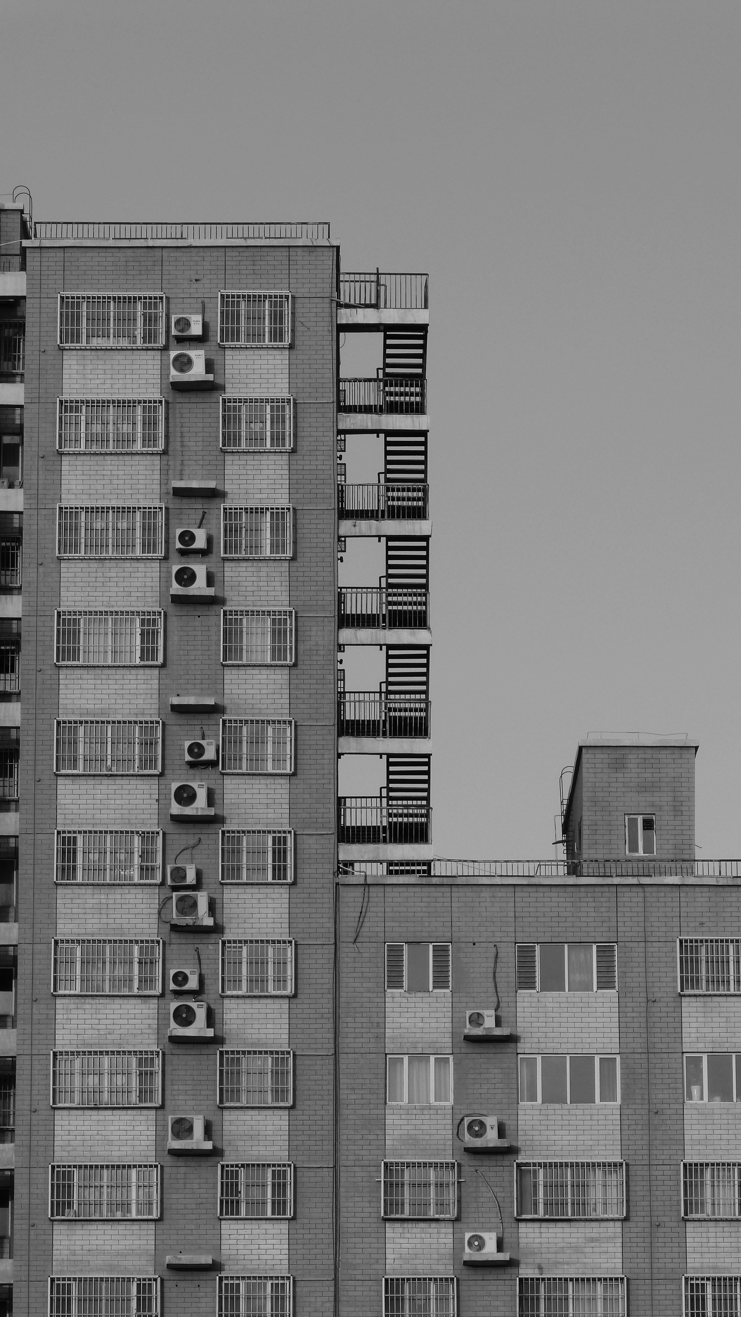 A black and white photo of a tall building.