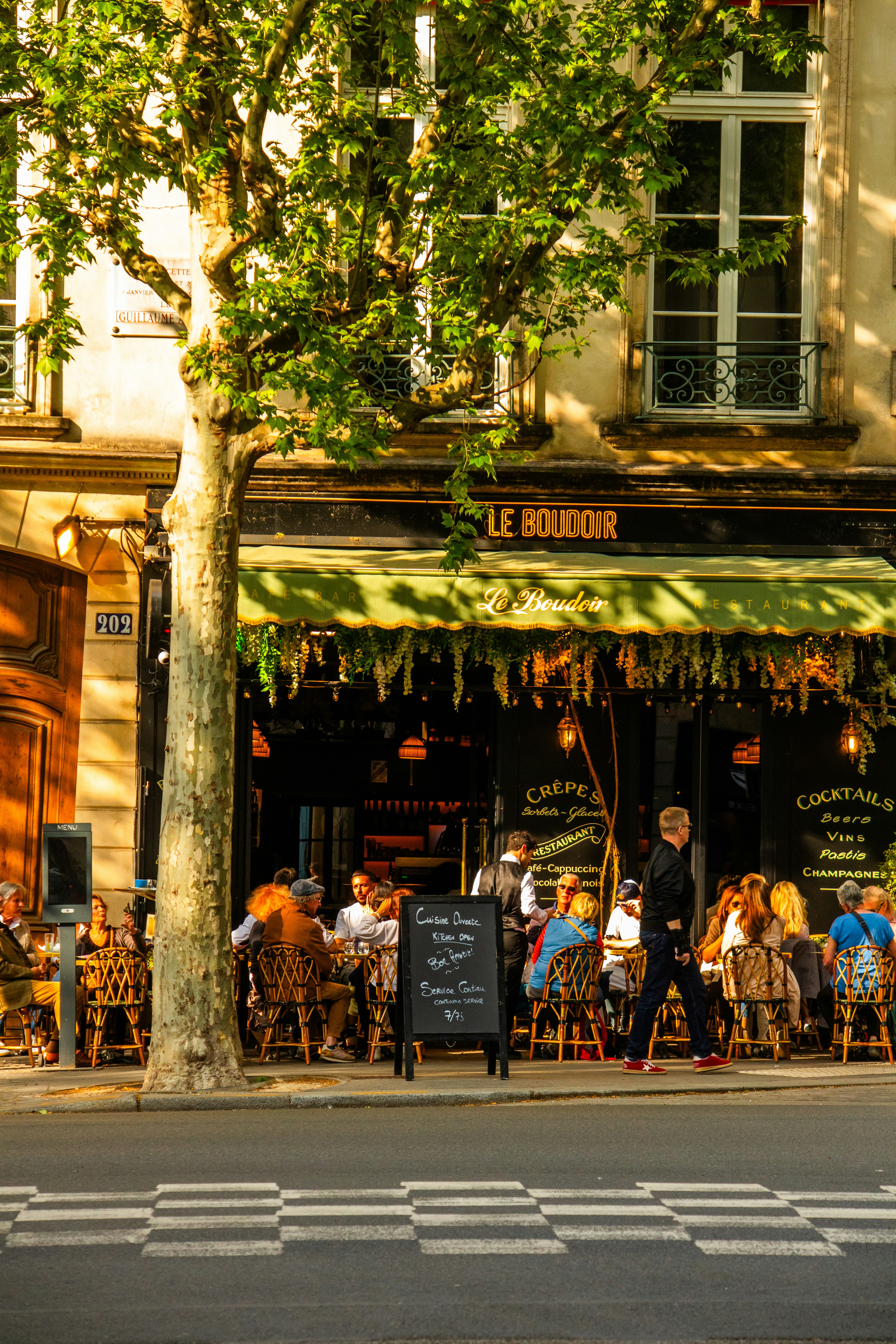 People enjoy a sunny afternoon at an outdoor cafe. photo – Free Image ...