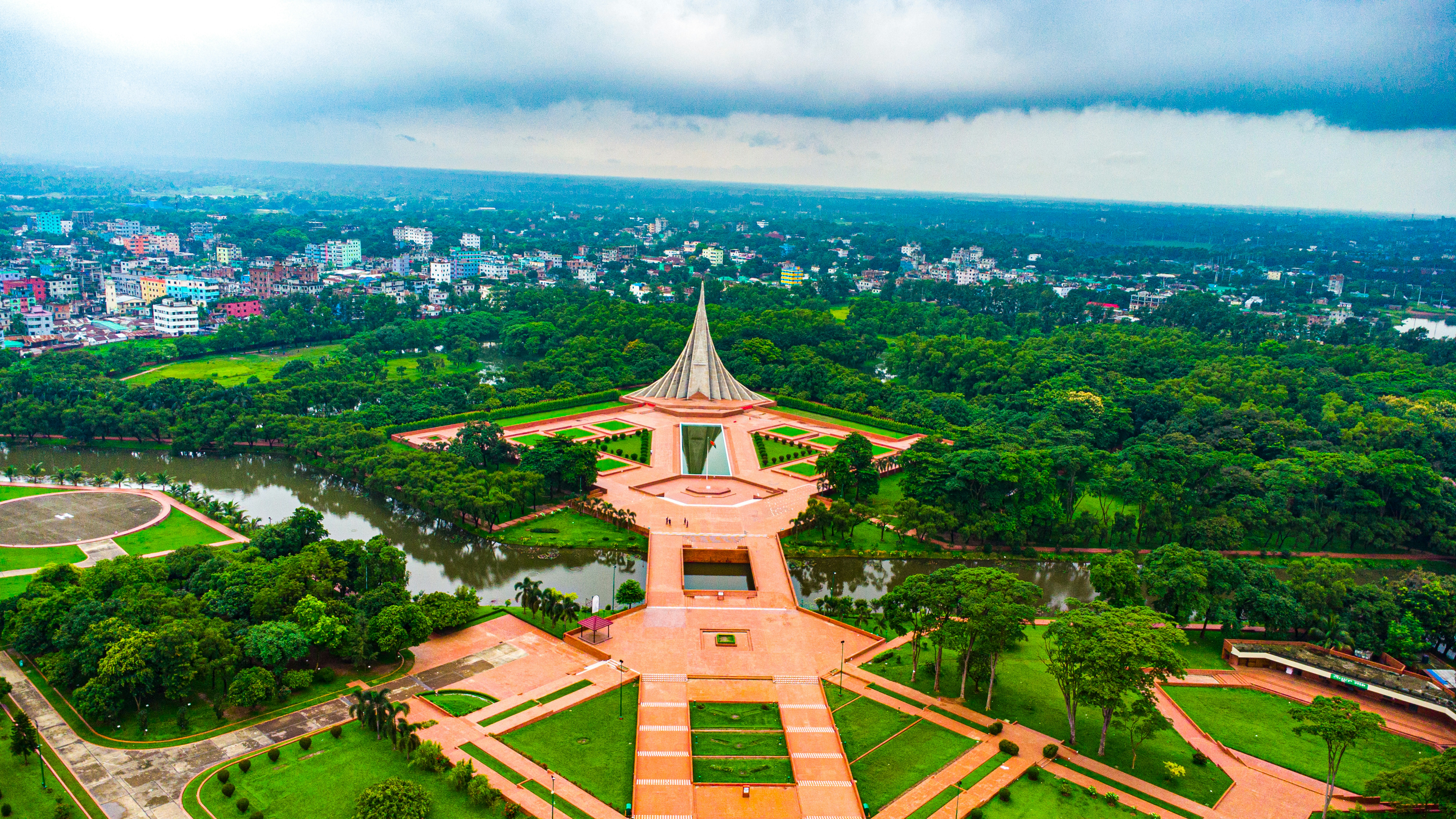 A beautiful landscape of a monument in the city. photo – Free Sunset ...