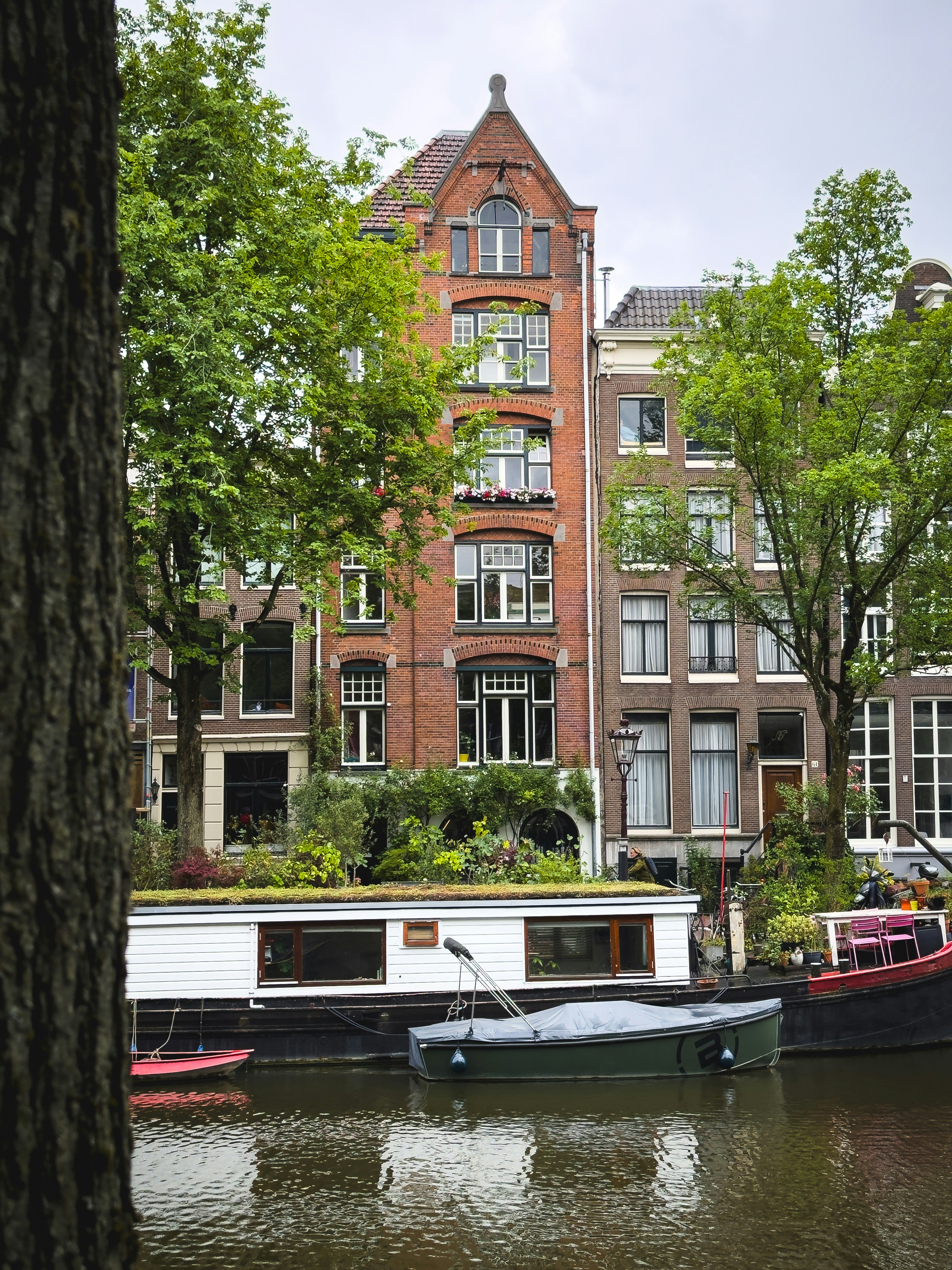 Canal Serenity: A Glimpse of Urban Harmony