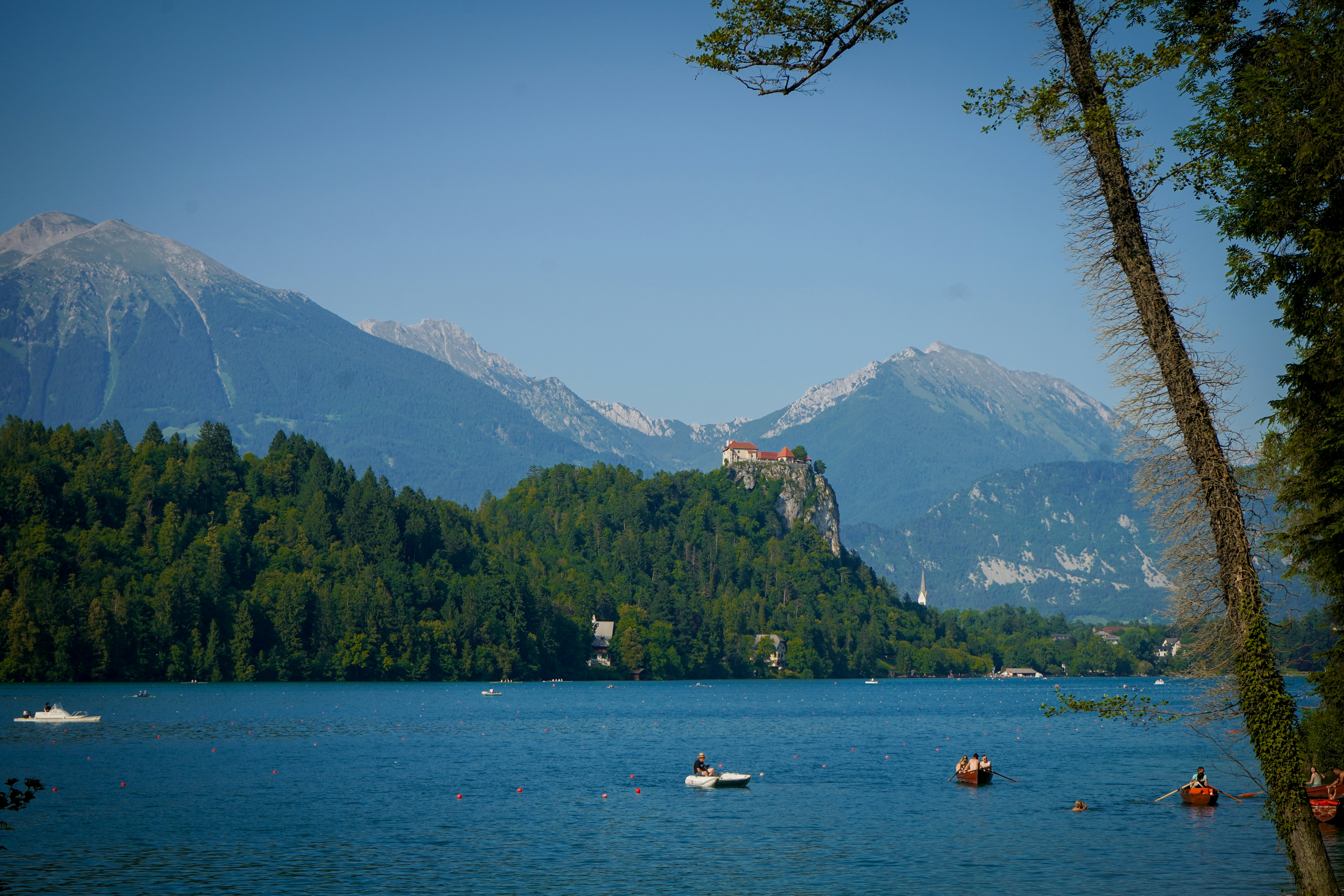 Lake bled with a castle and mountains.