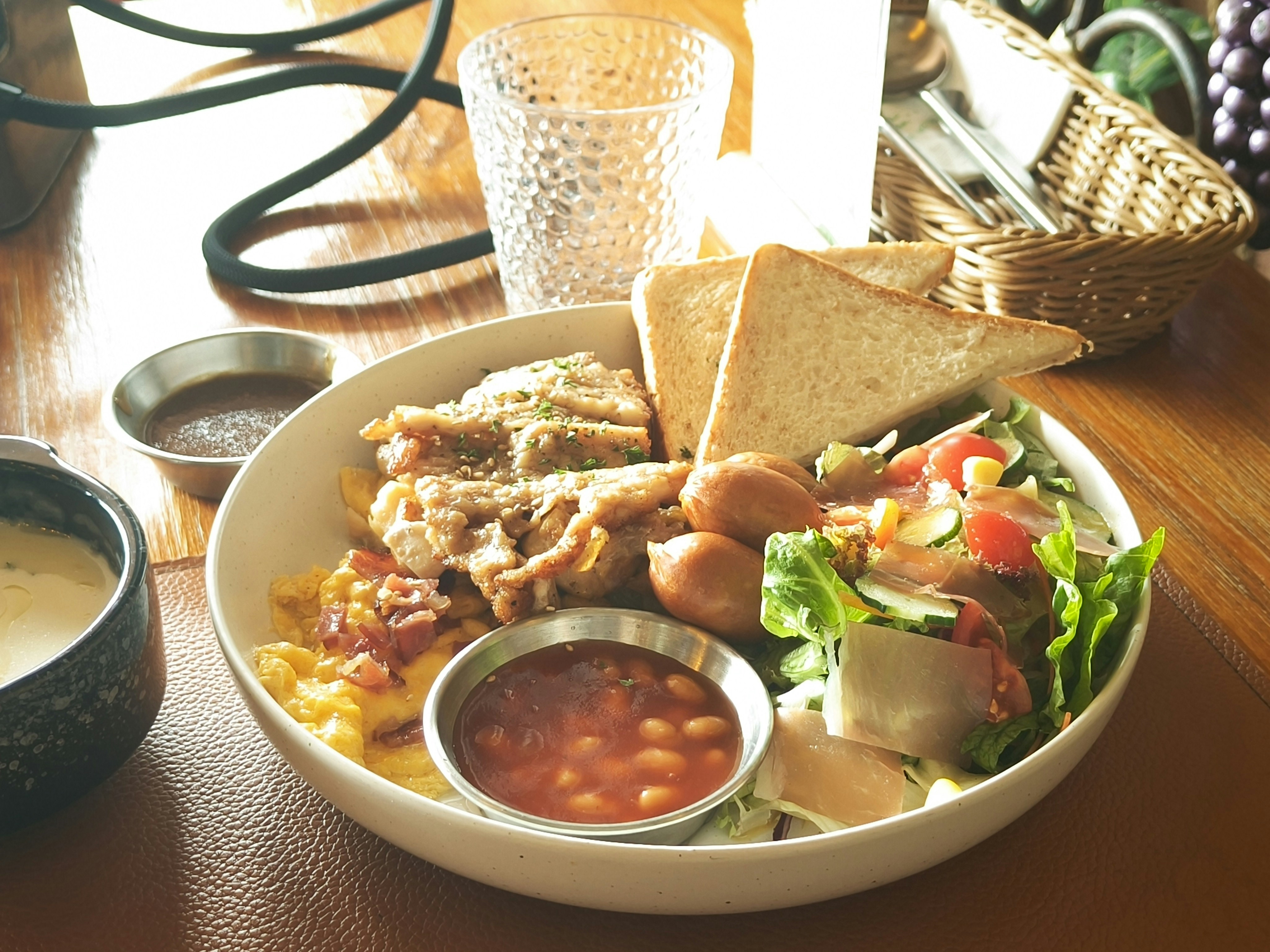 brunch in Macau | A delicious and colorful breakfast plate awaits.