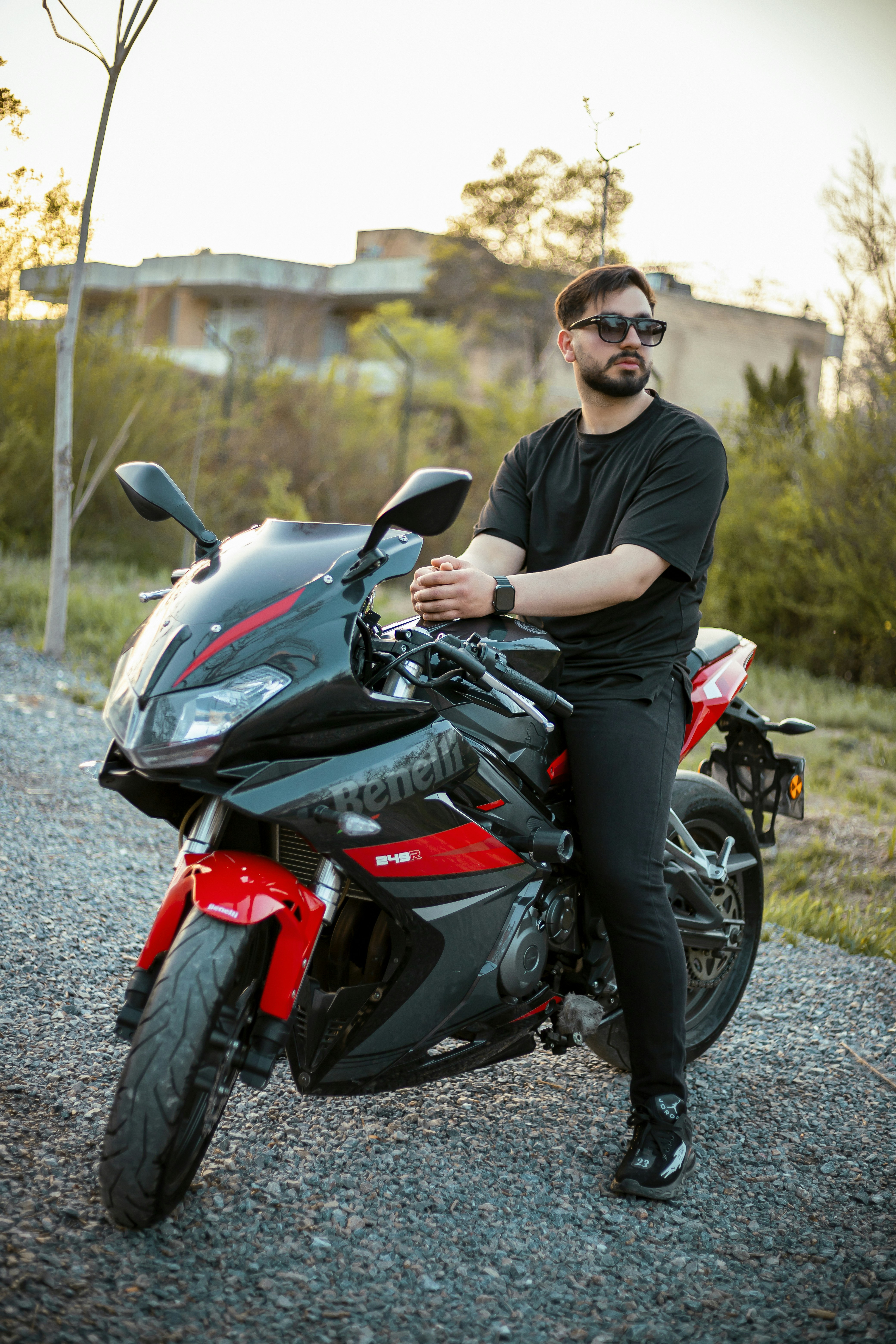 Dusk-Rider Pause: A Quiet Moment on the Red Benelli