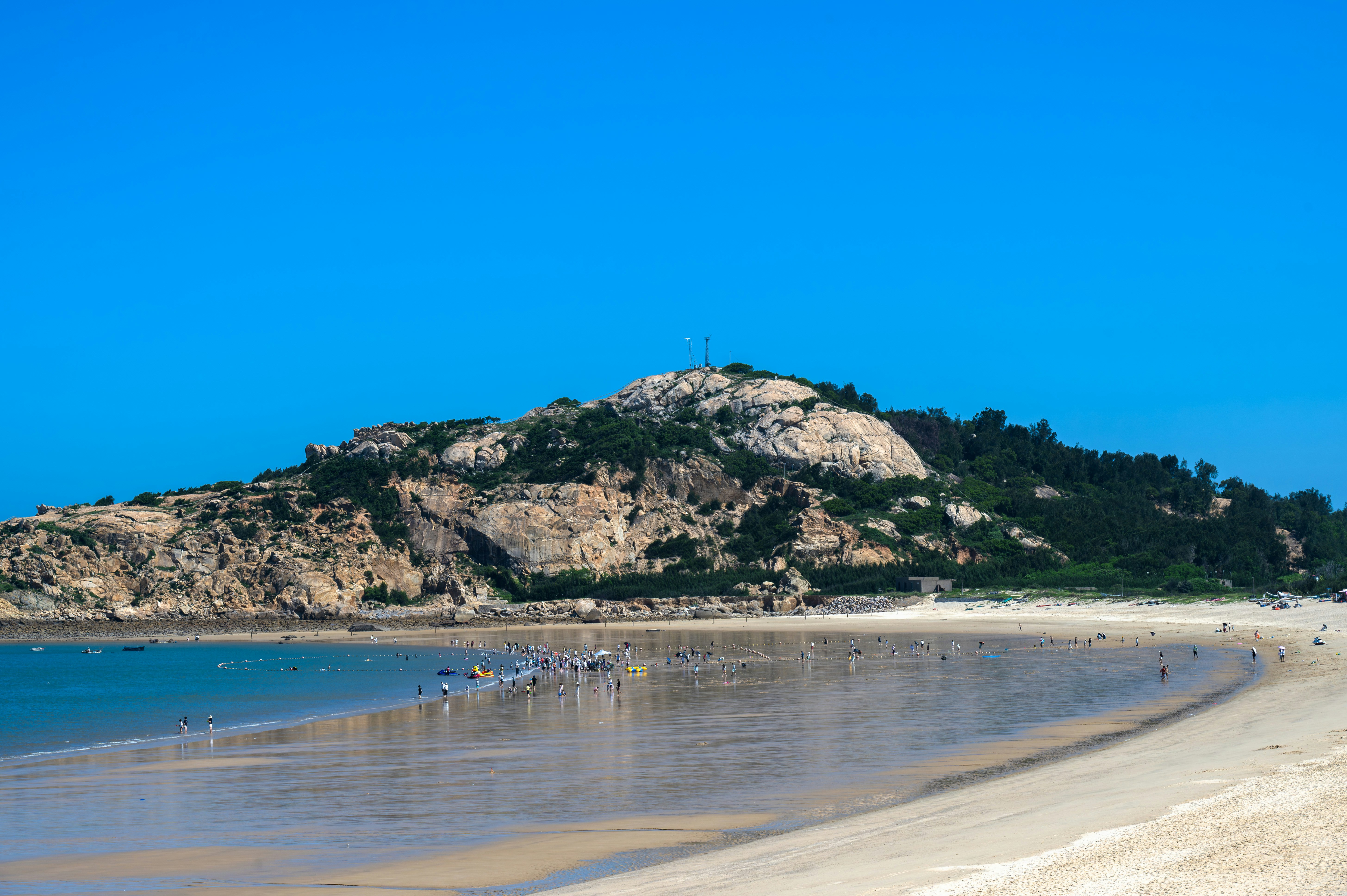 Serene Shores: A Coastal Retreat