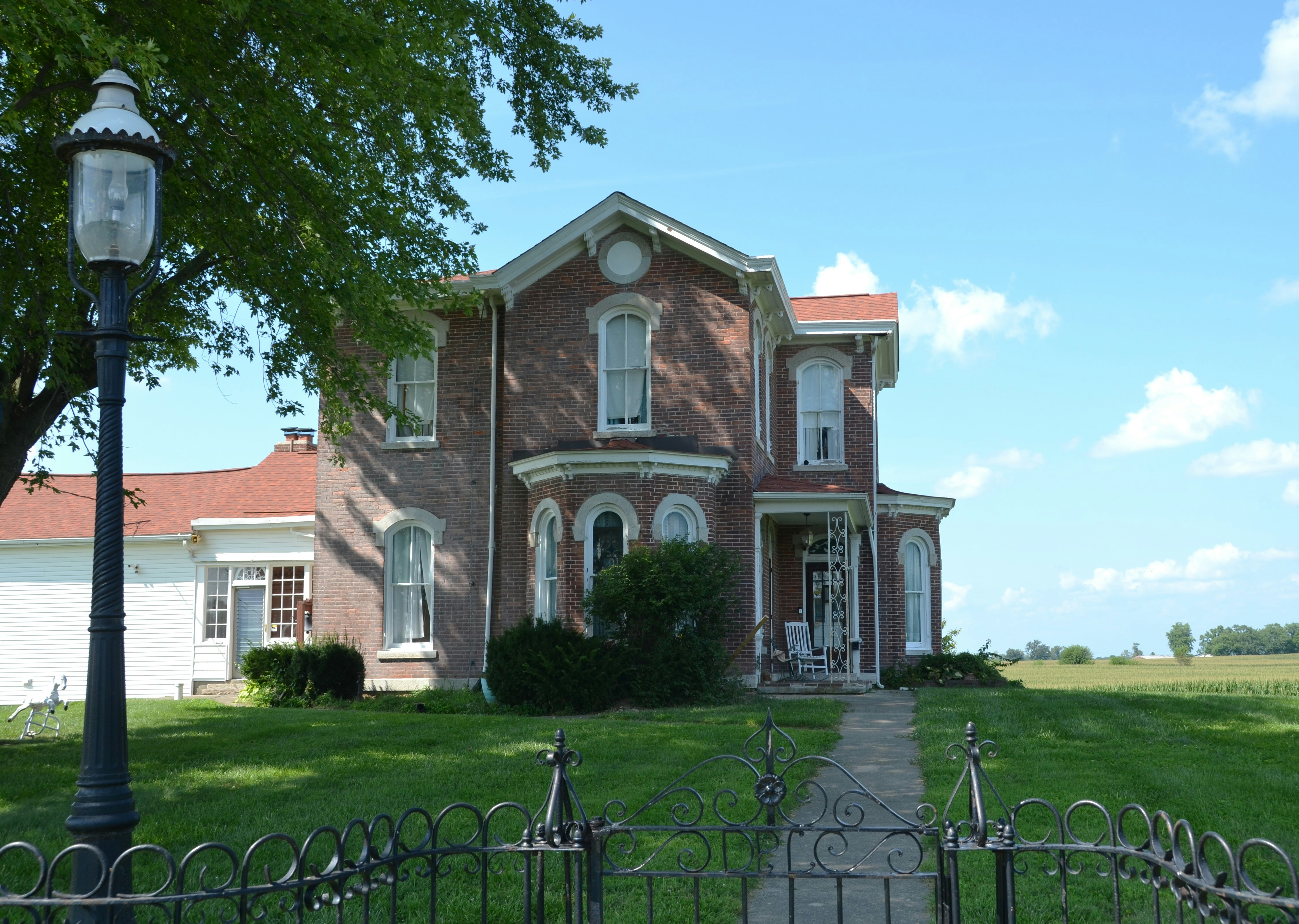 Timeless Elegance: A Glimpse into Vintage Architecture