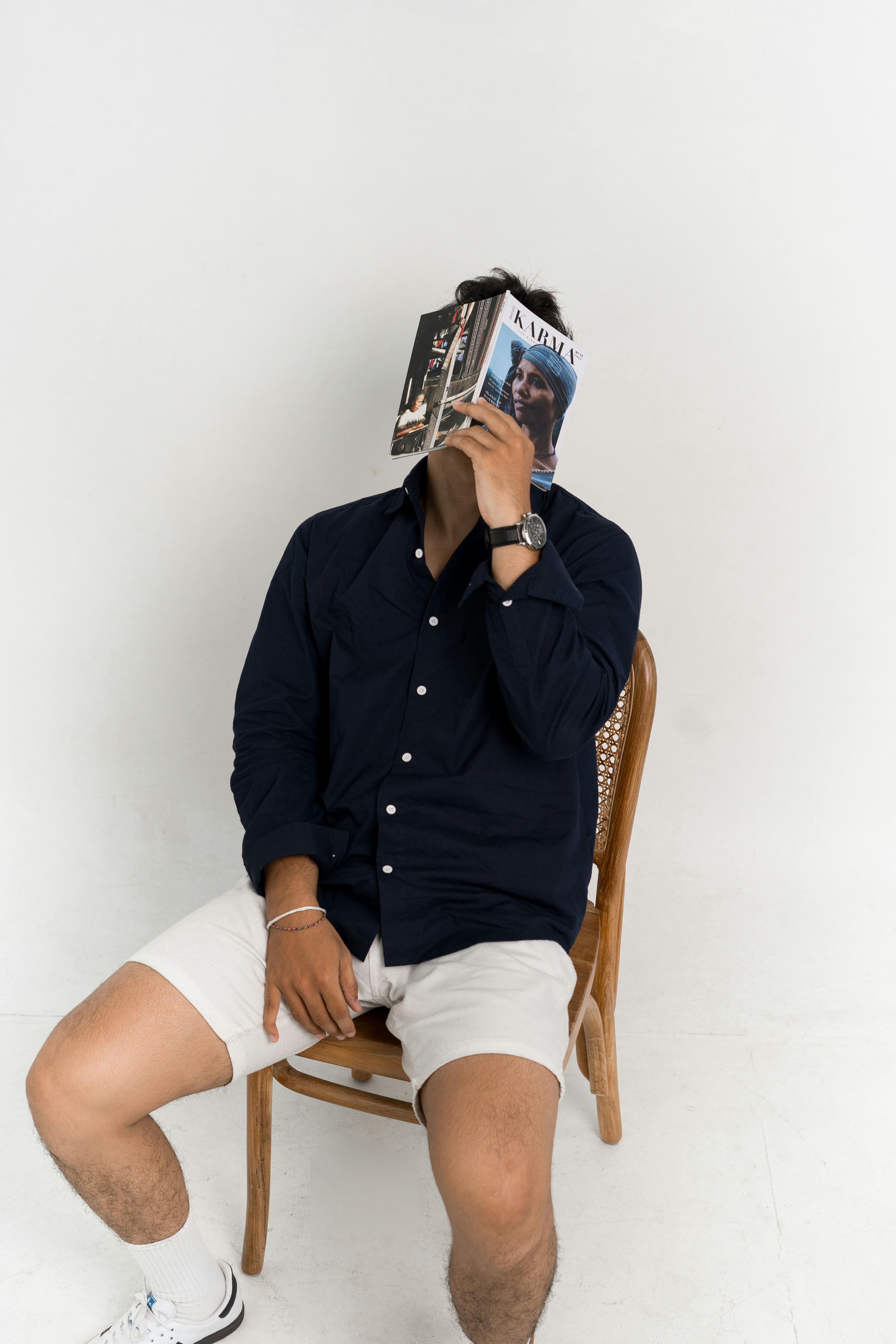 Man in casual clothes reading a magazine