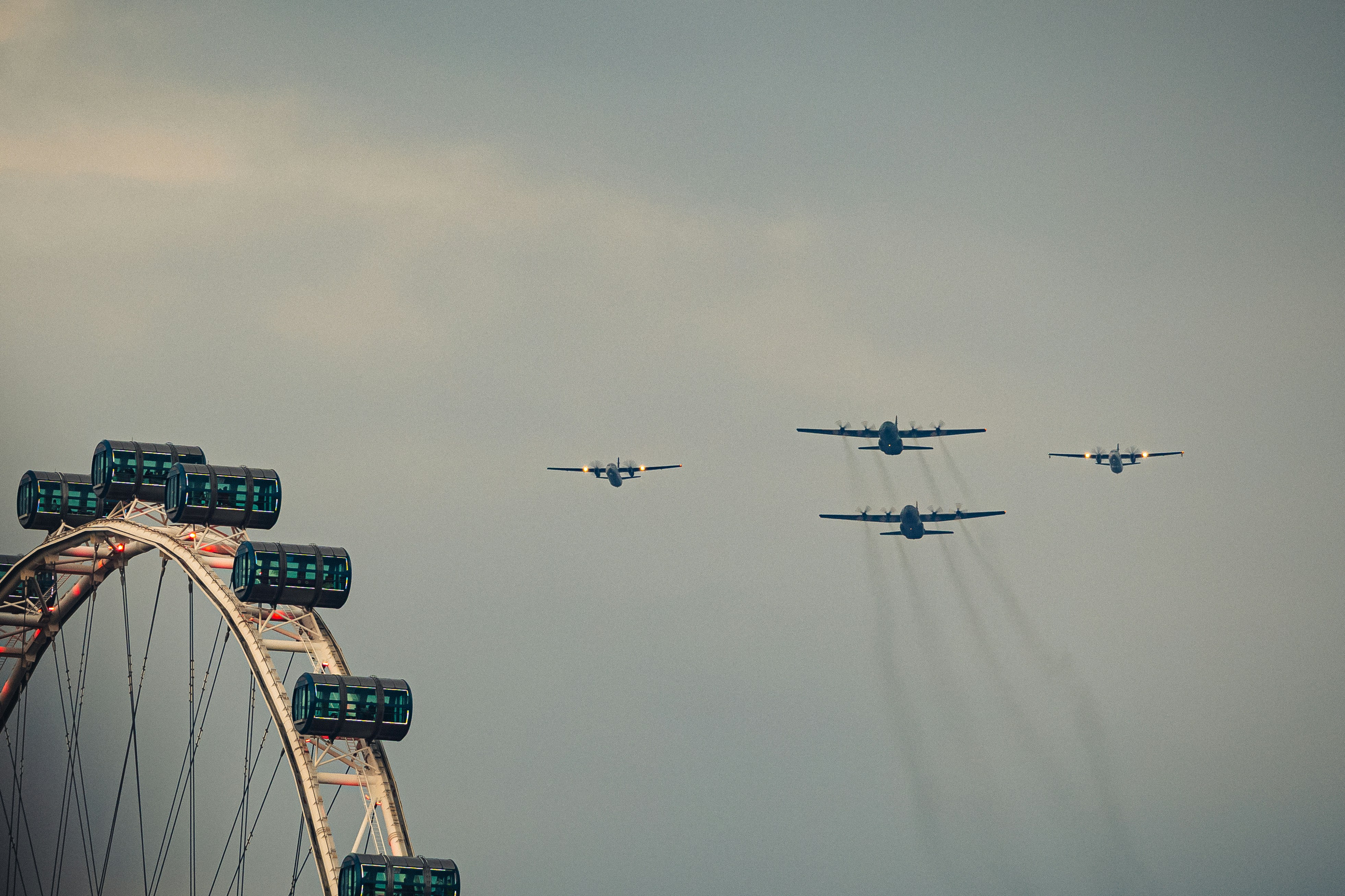 Five-jet formation drifts past the London Eye at dusk