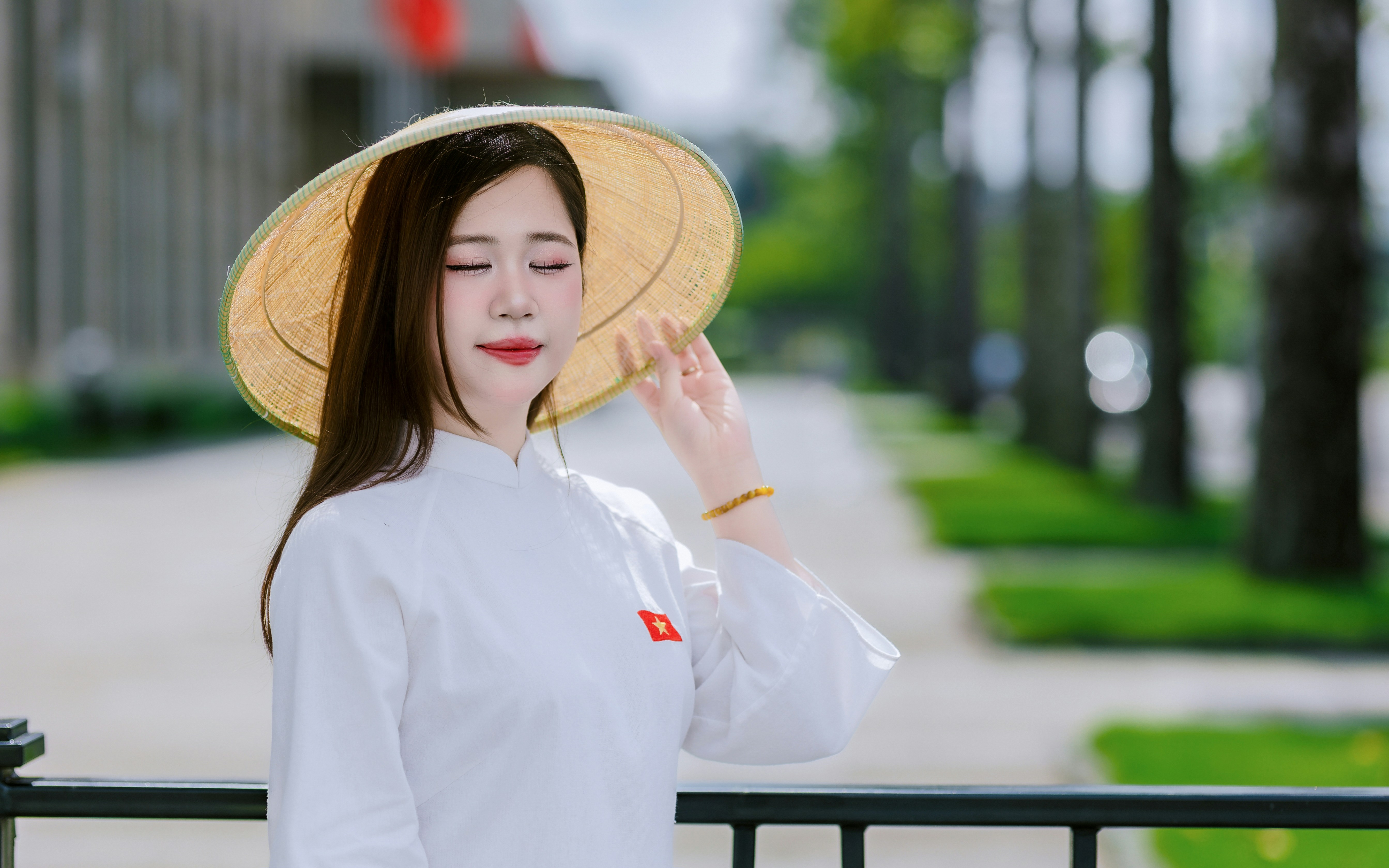 Elegance in the Sunlight: A Cultural Portrait