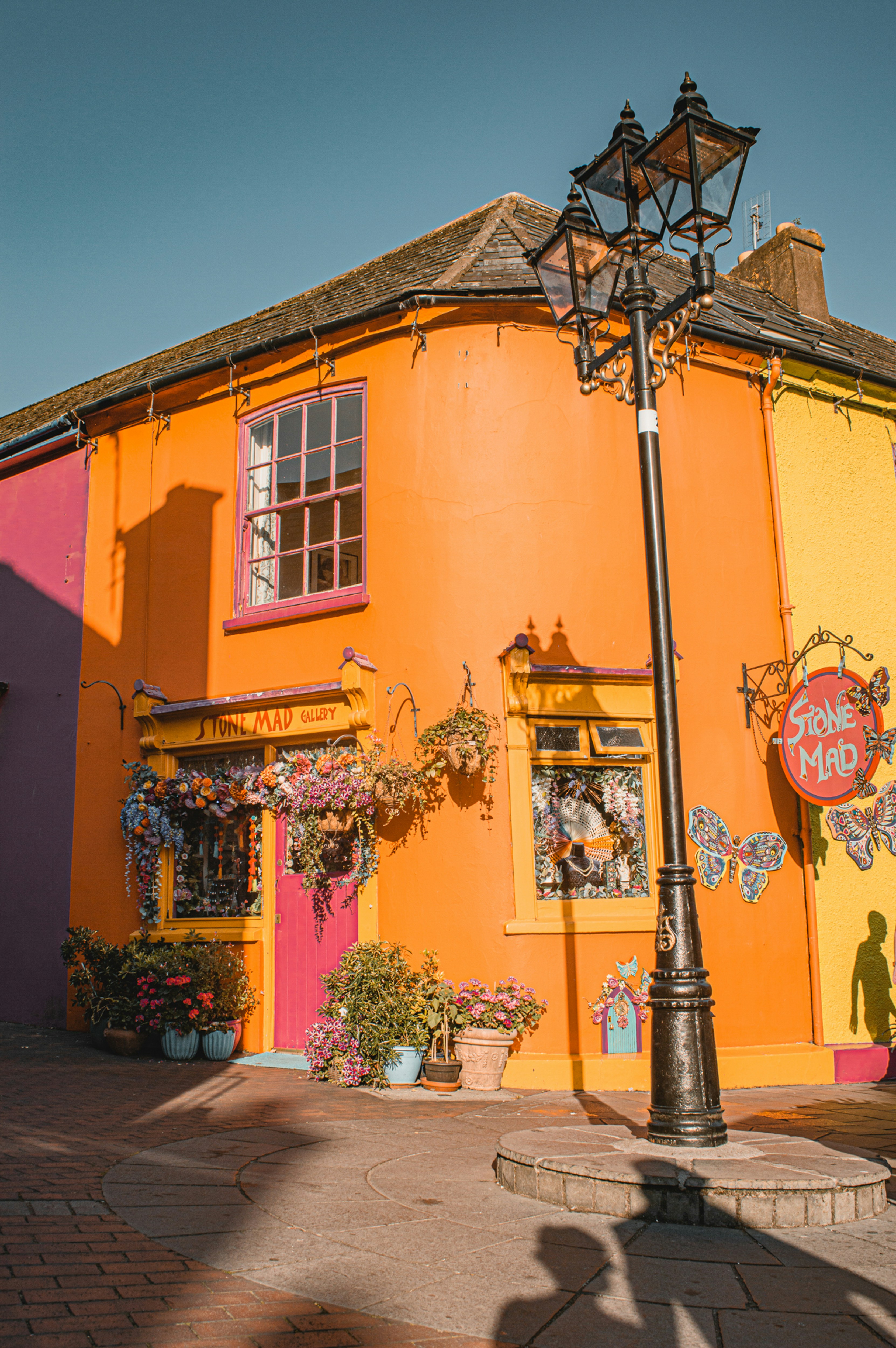 Orange Studio: A Sunlit Facade Befitting a Street of Color