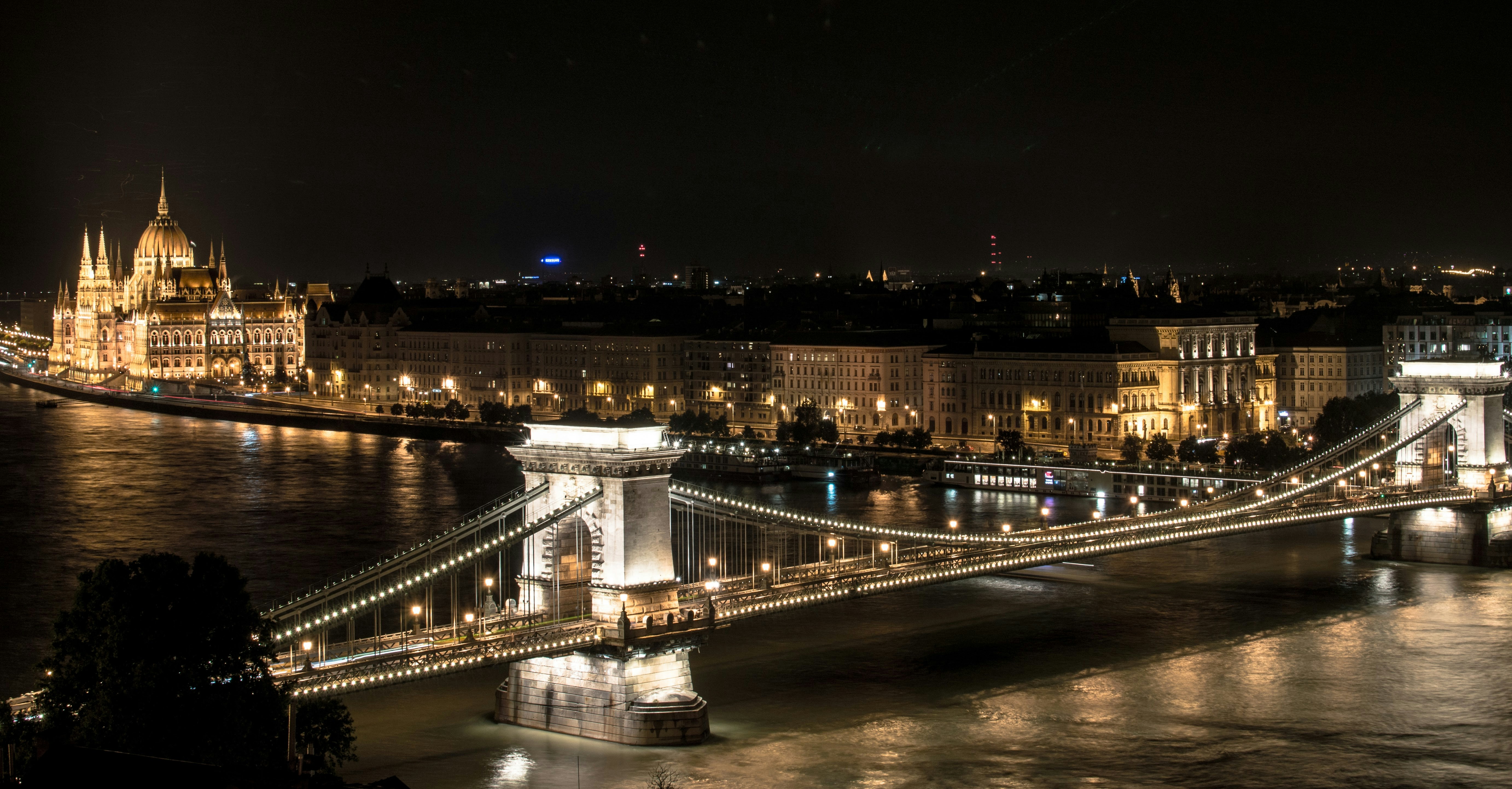 Illuminated Elegance: The Danube's Nighttime Symphony