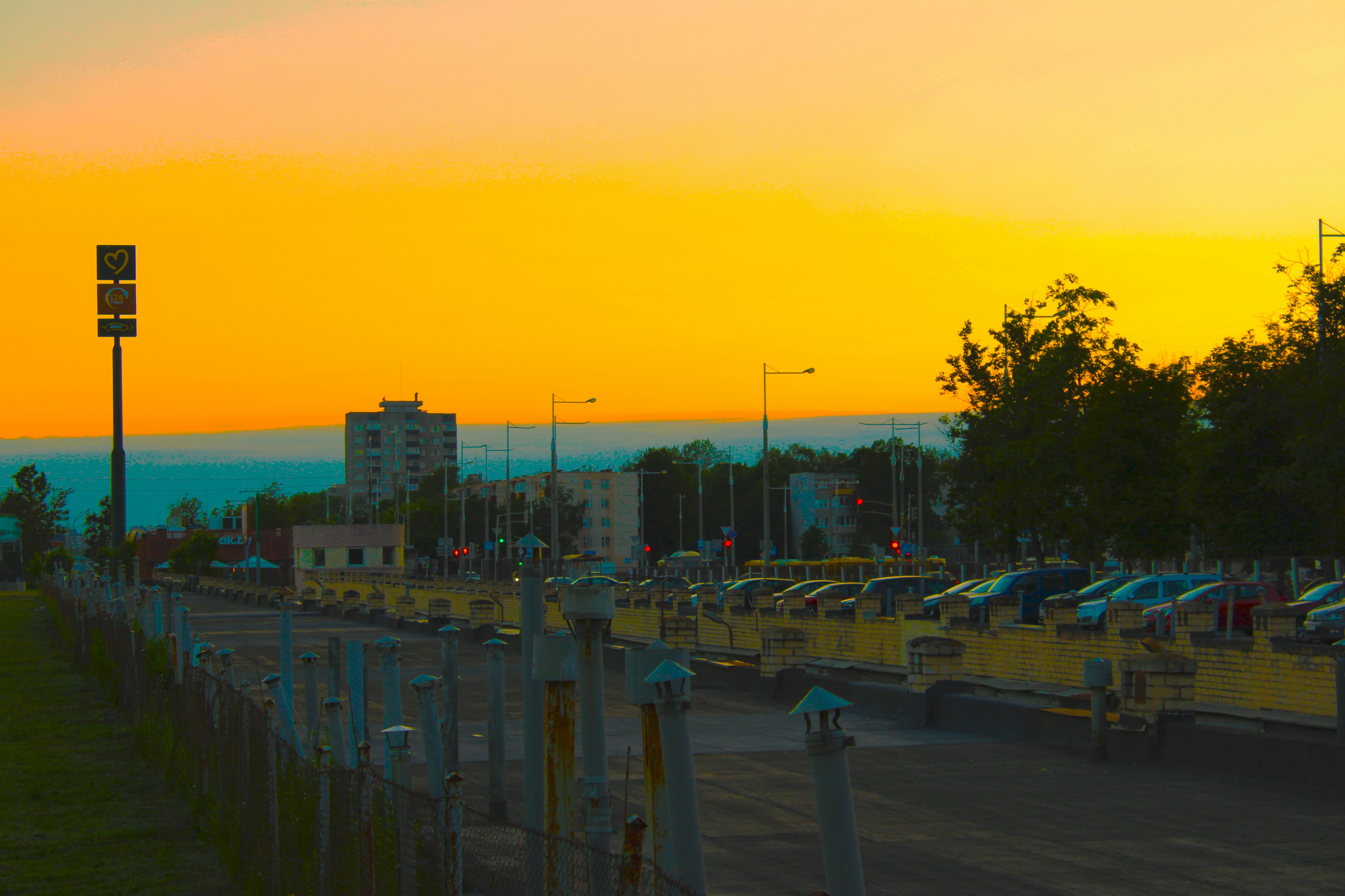 Urban Twilight: A Glimpse into Evening Serenity
