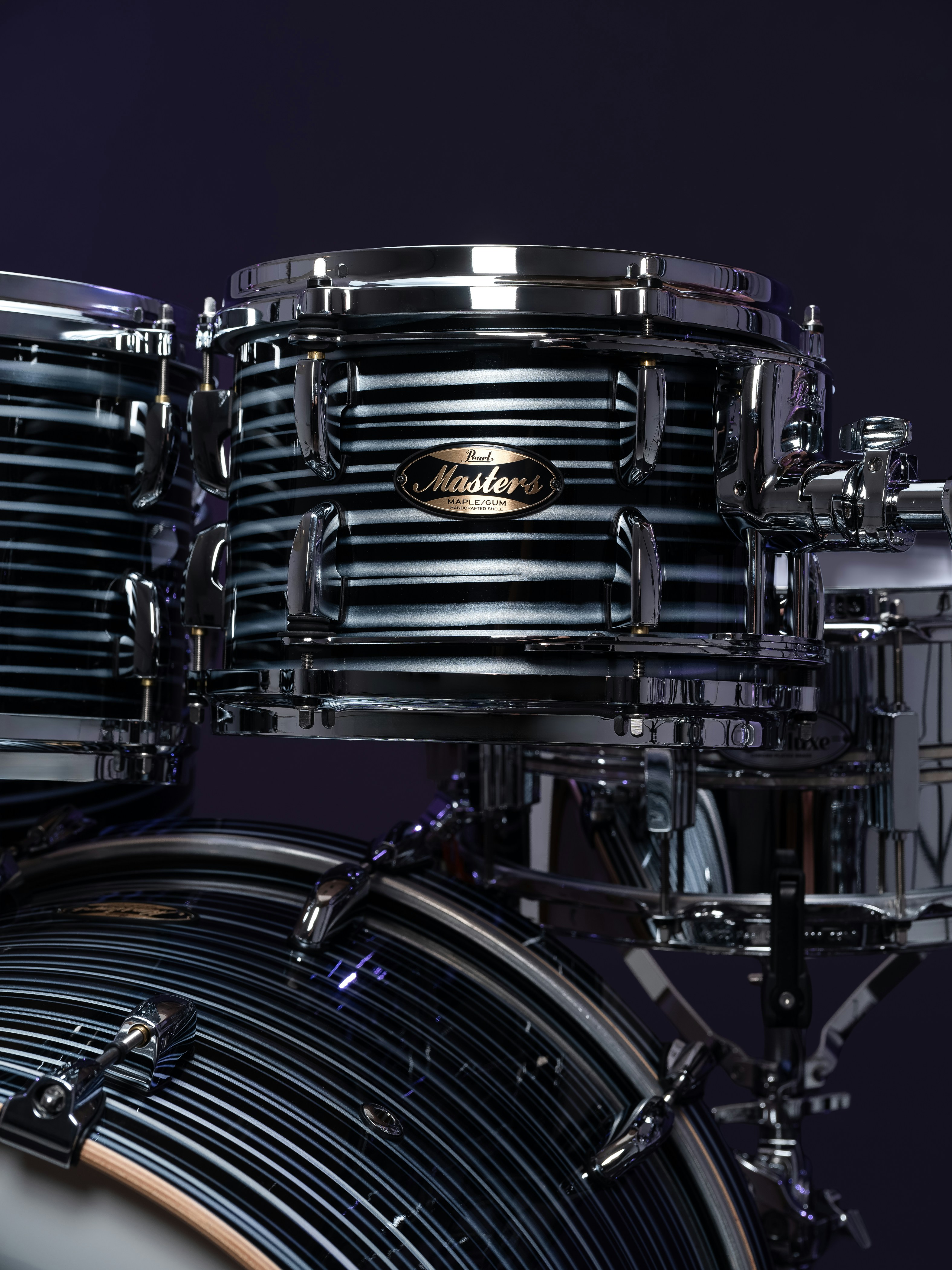 Close up of a striped drum kit photo – Free Drumset Image on Unsplash