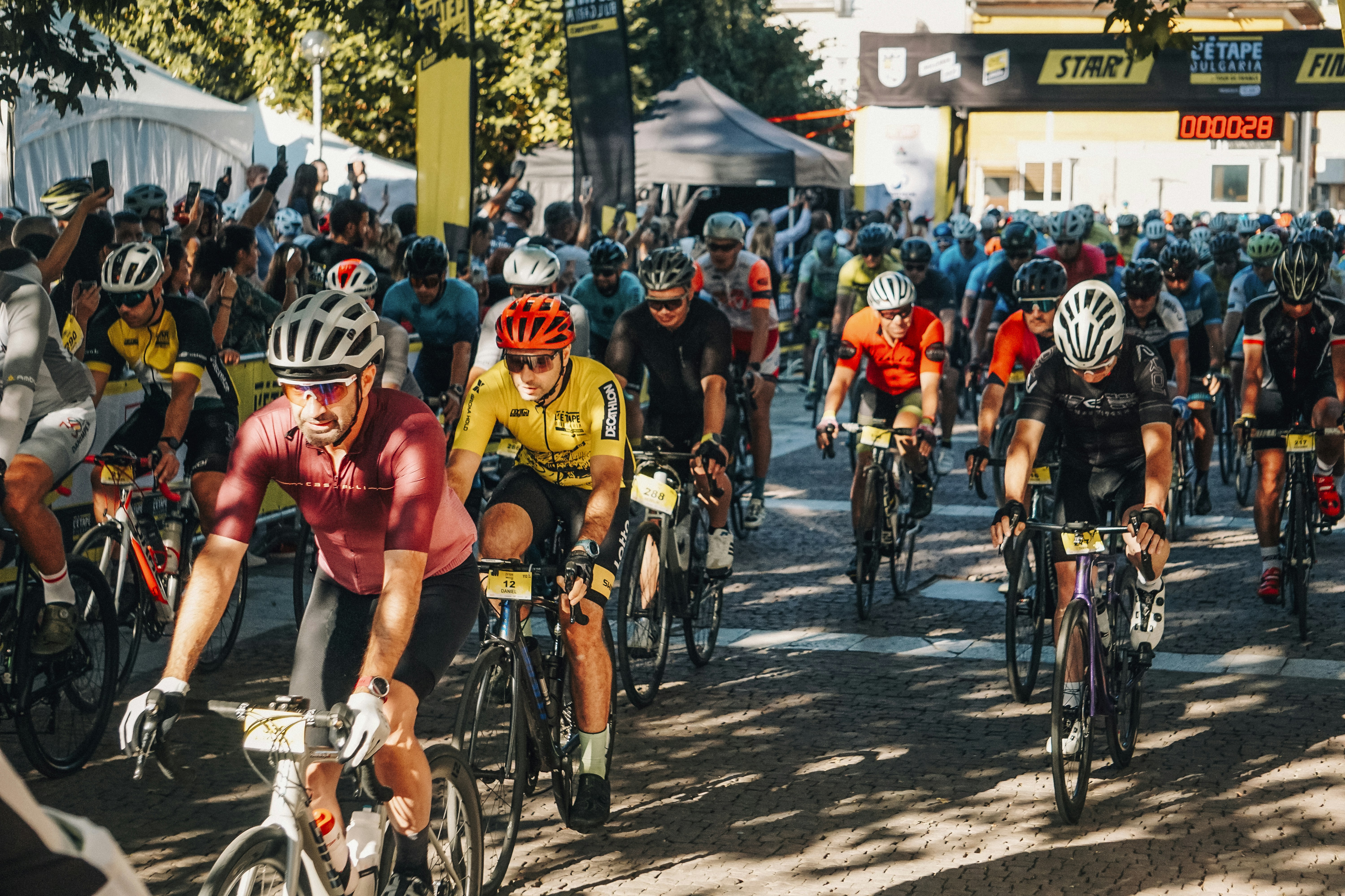 Front-Left Sprint: A Burst of Color at the Start Line