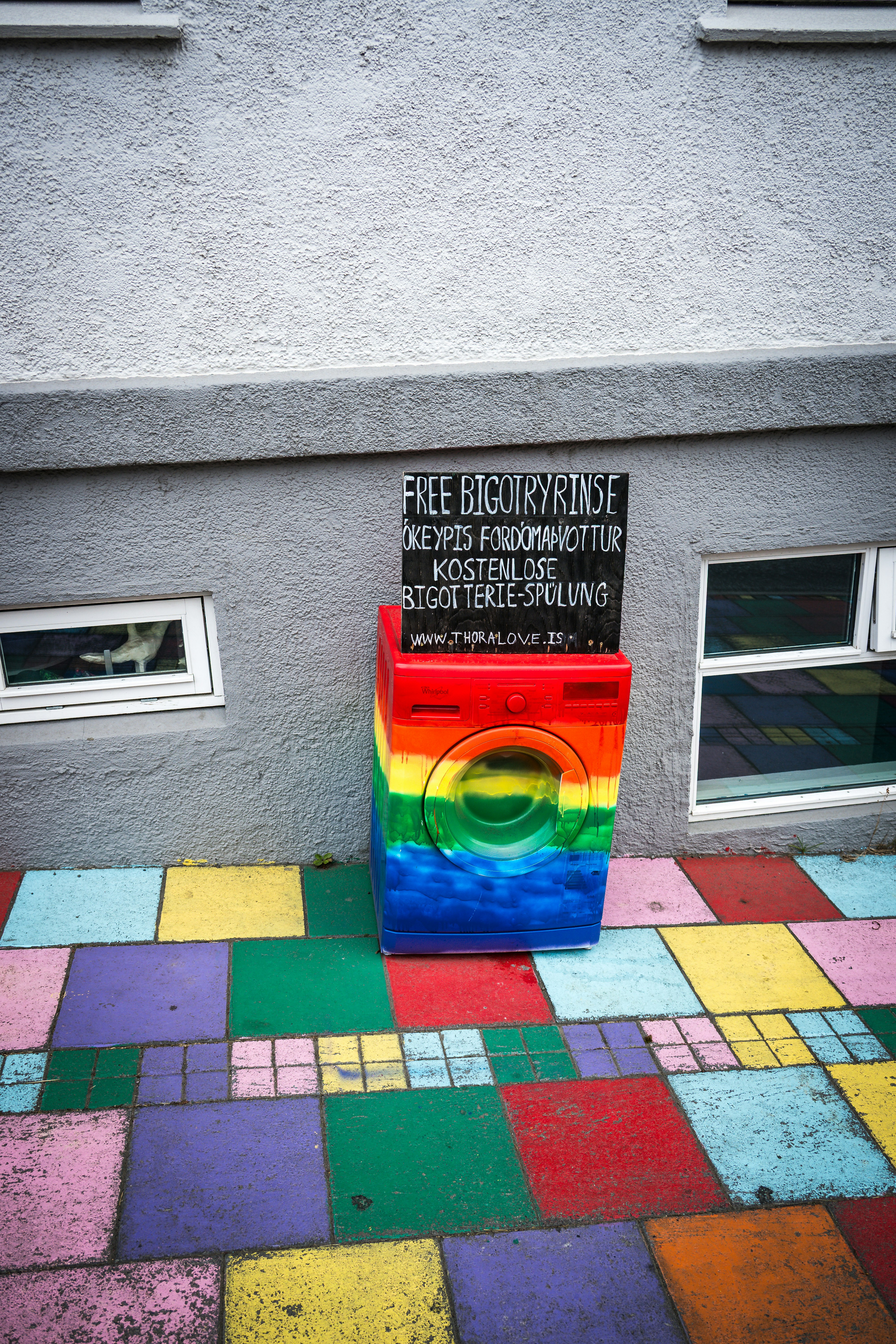 A Splash of Color in the Concrete Jungle